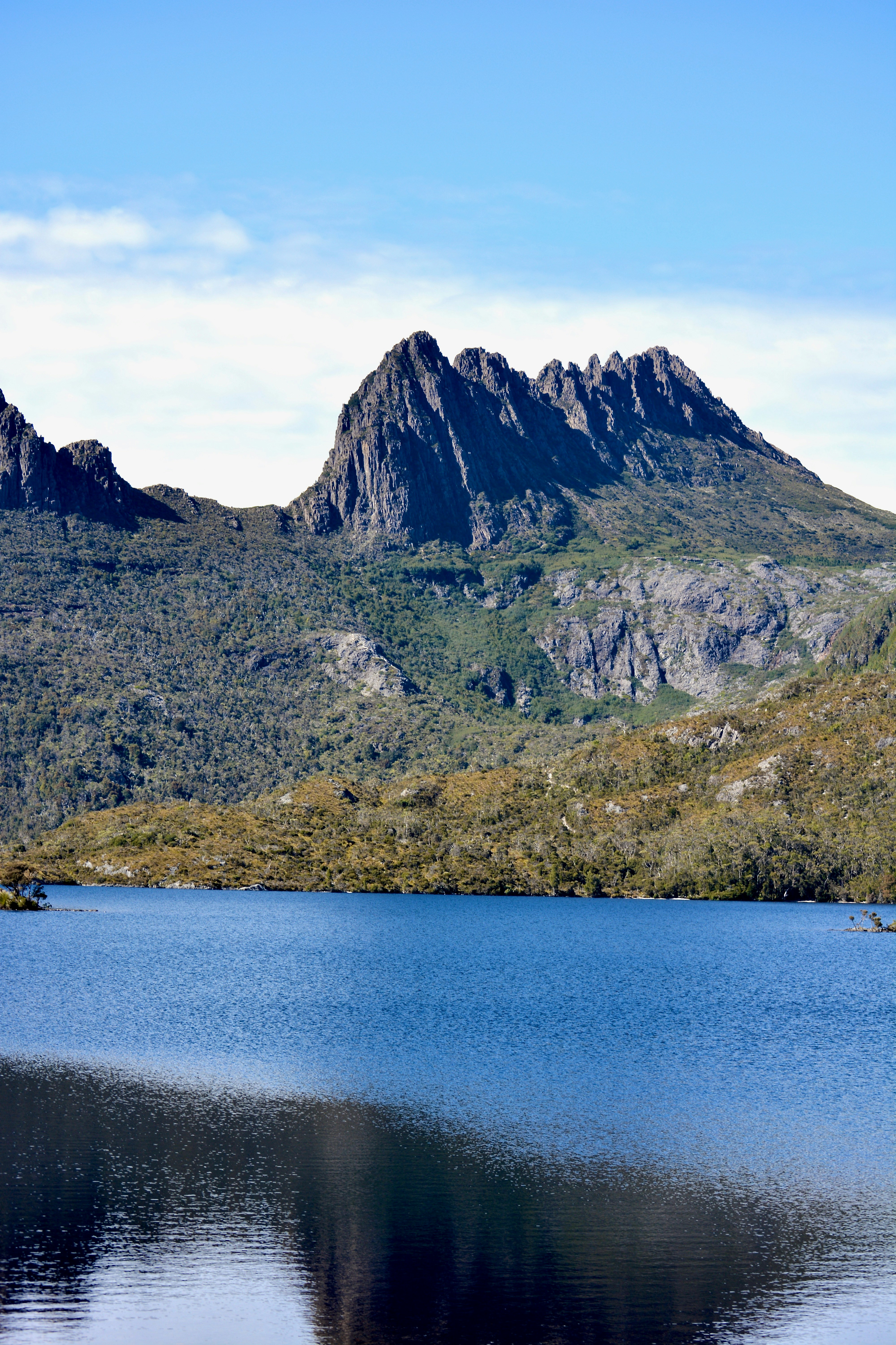 A beautiful vista over Dove Lake and the mighty cradle Mountain.
