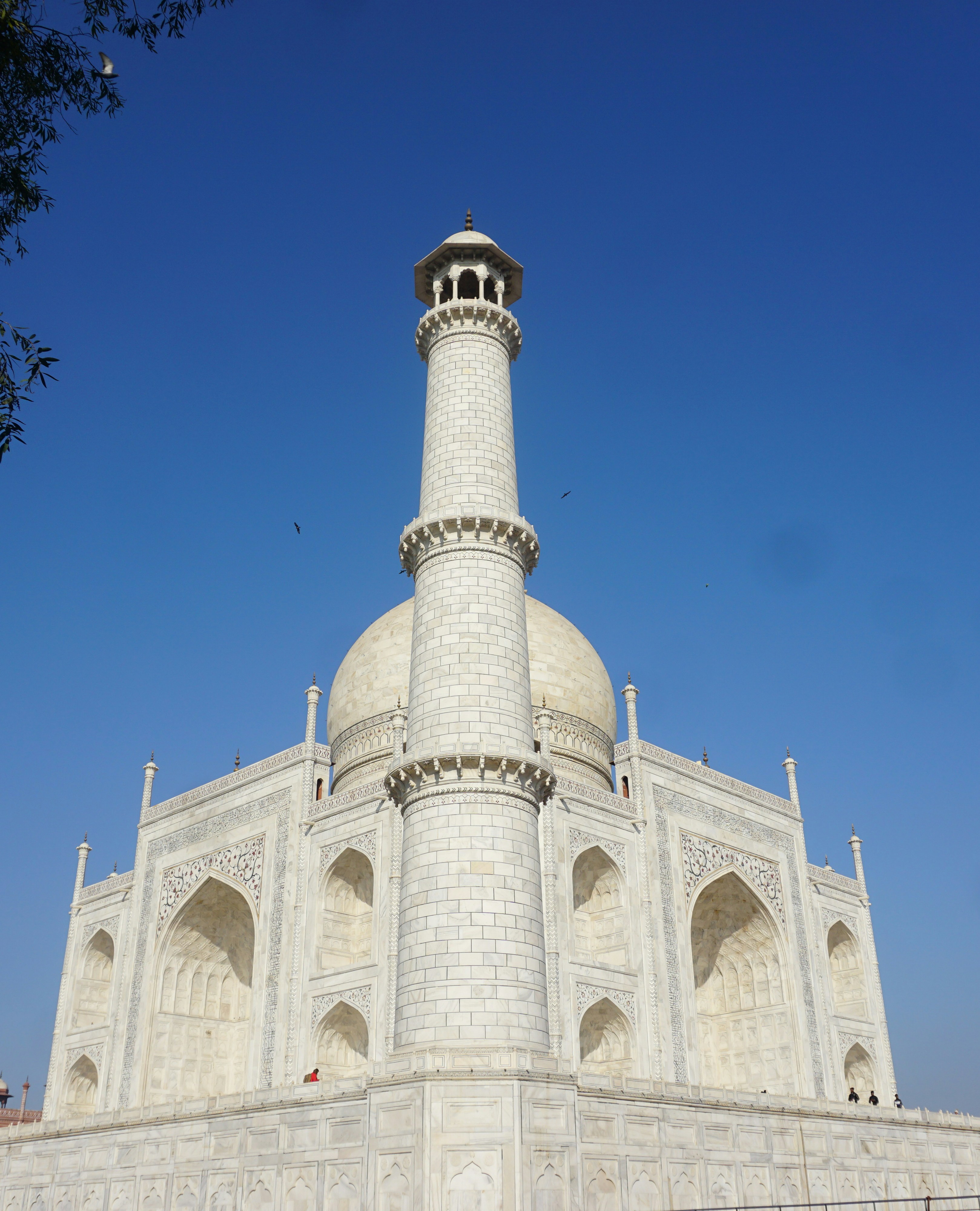 Marble Spire in Cerulean Light: Taj Mahal's Central Minaret Against a Clear Sky