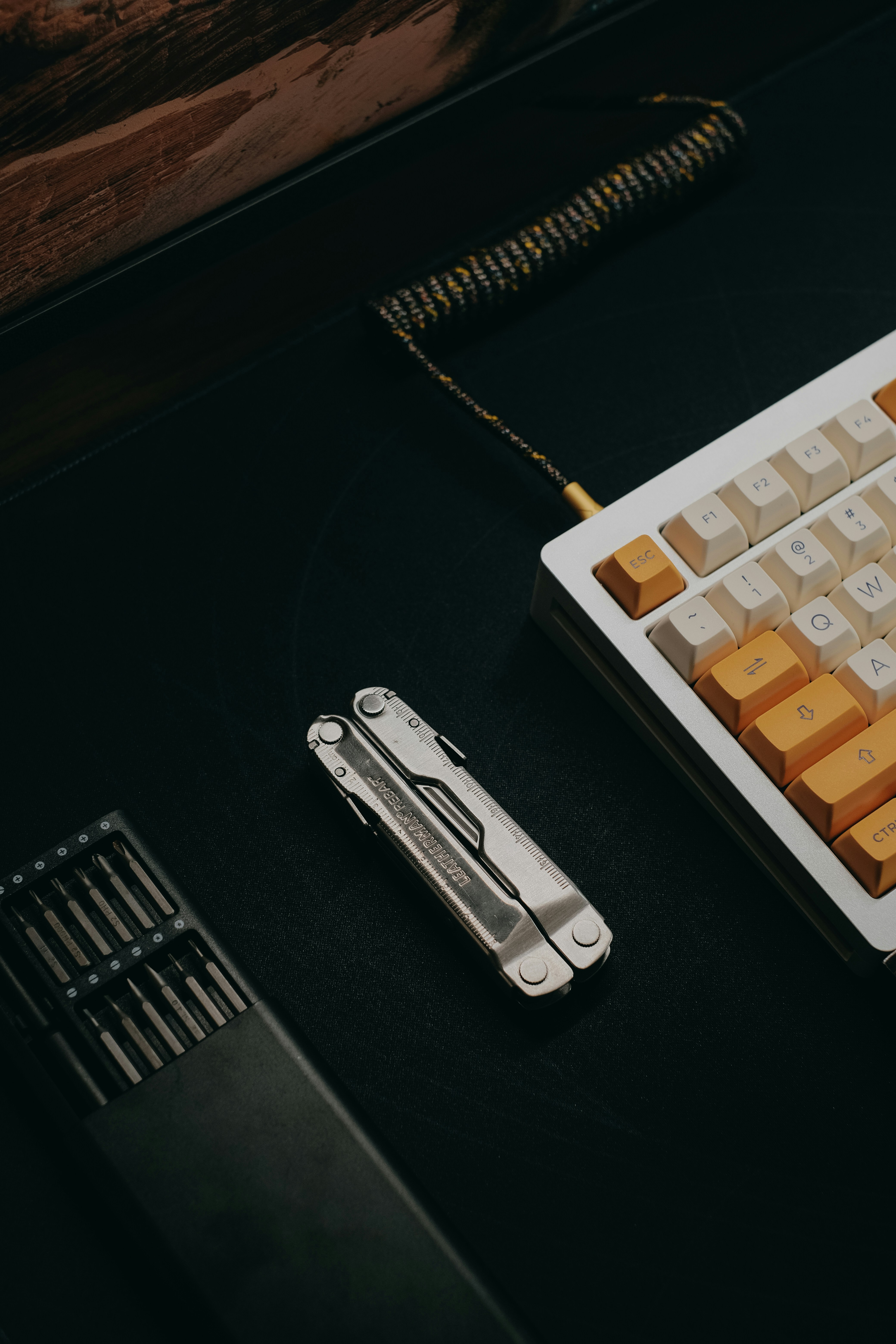 A keyboard and a pair of scissors on a desk photo – Free Light Image on ...