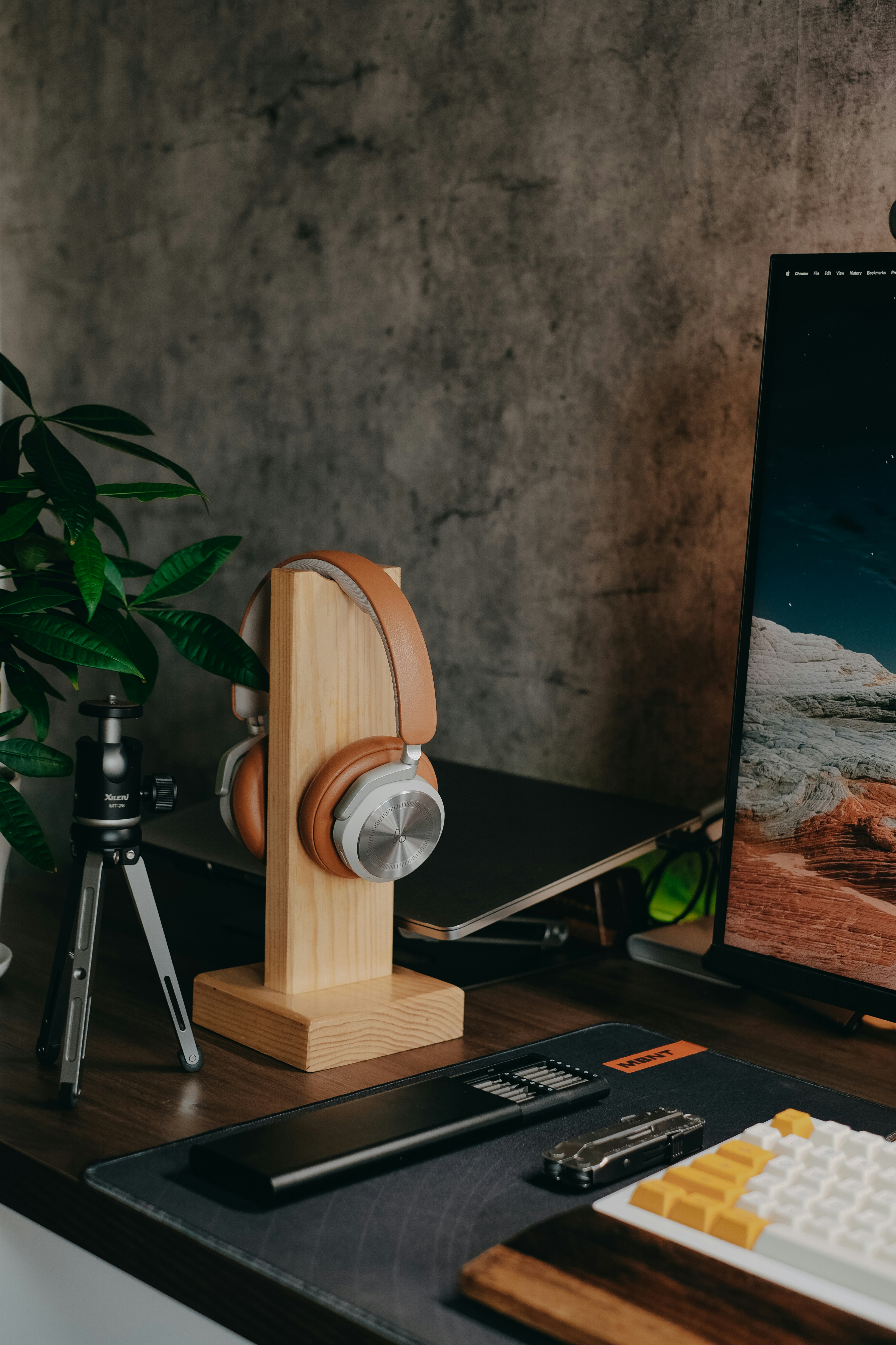 Copper Headphones on a Wooden Pedestal: A Quiet Tech Corner