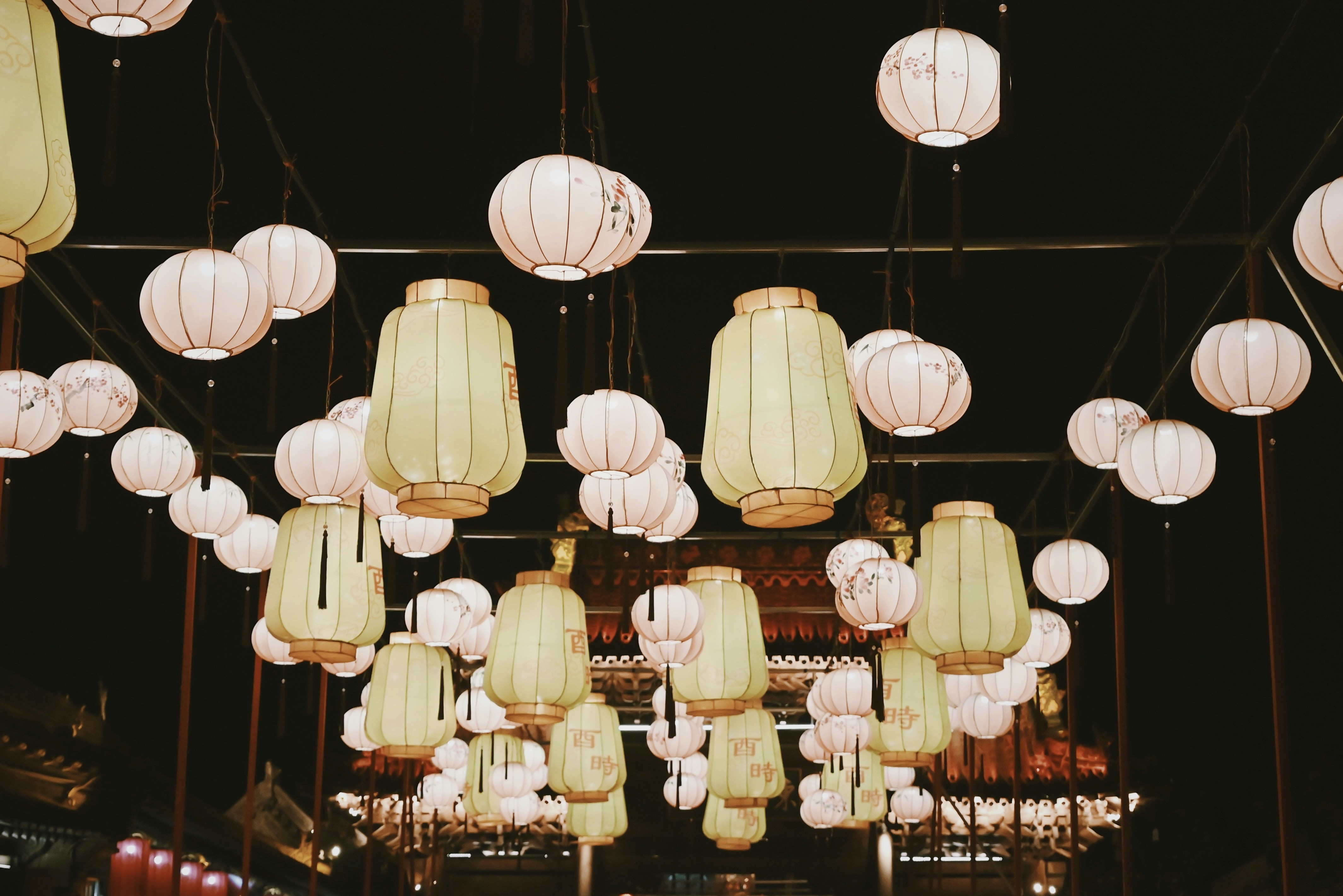 A room filled with lots of white paper lanterns photo – Free Art Image ...