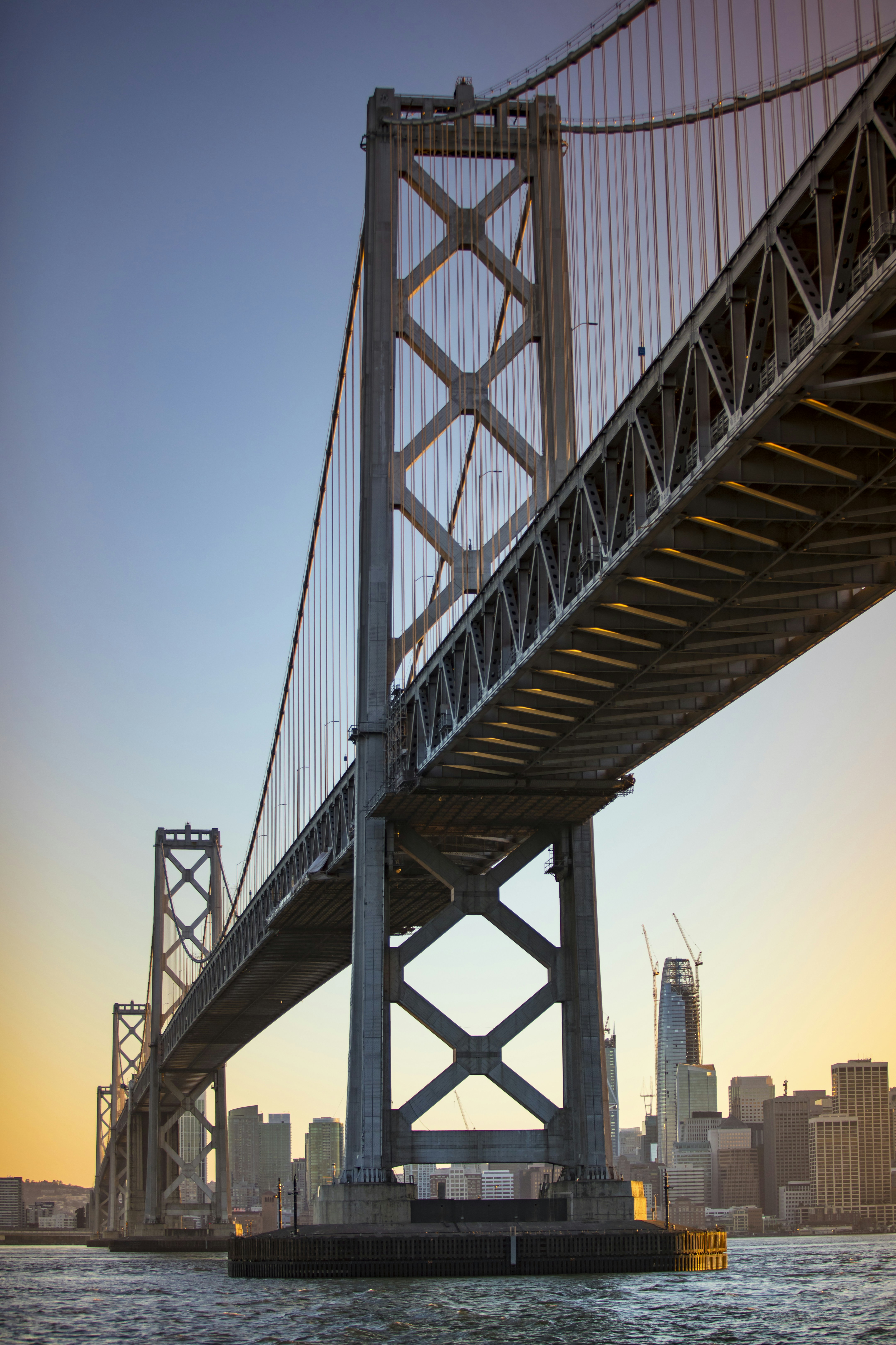A large bridge spanning over a large body of water photo – Free City ...
