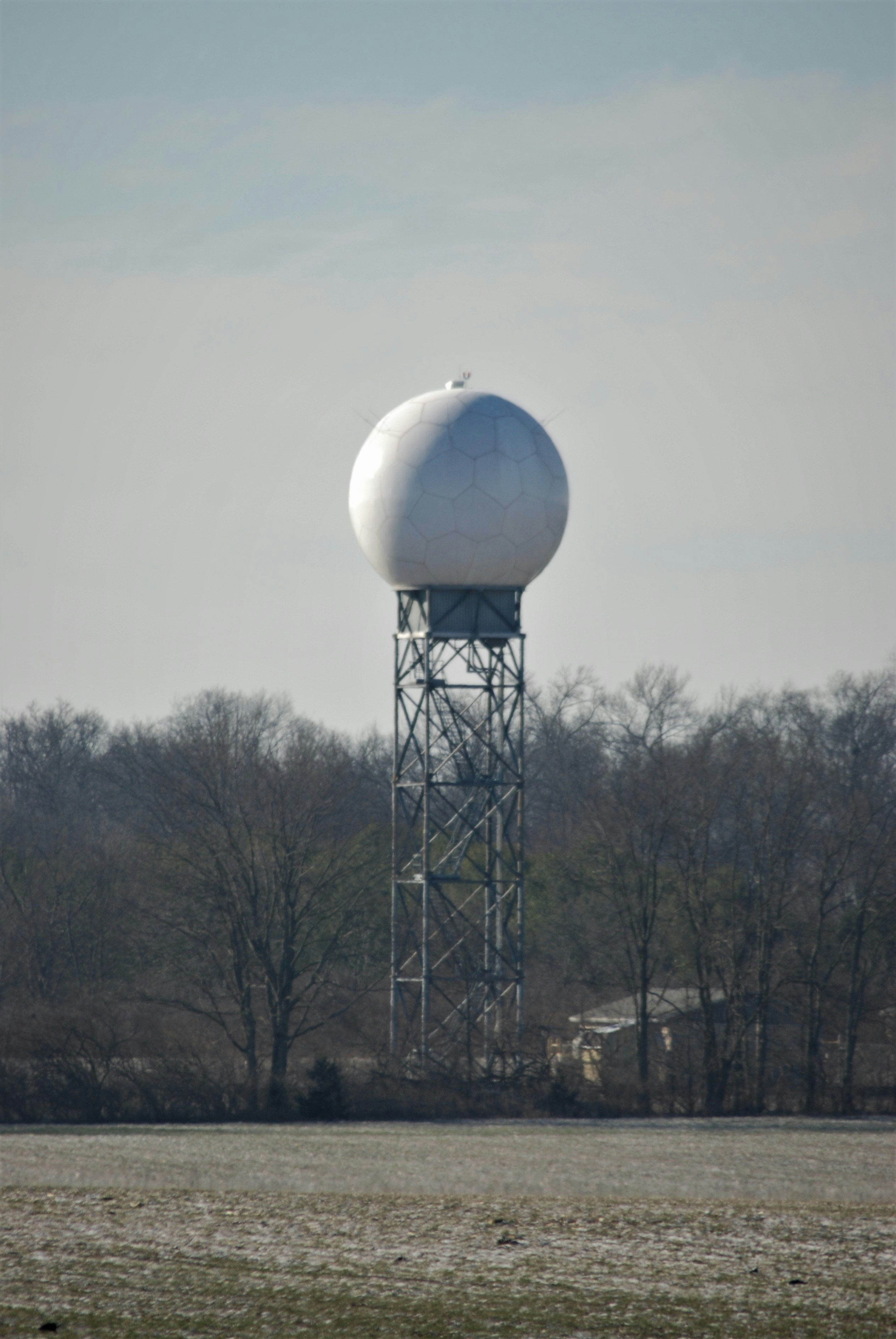 A large white water tower sitting in the middle of a field photo – Free ...
