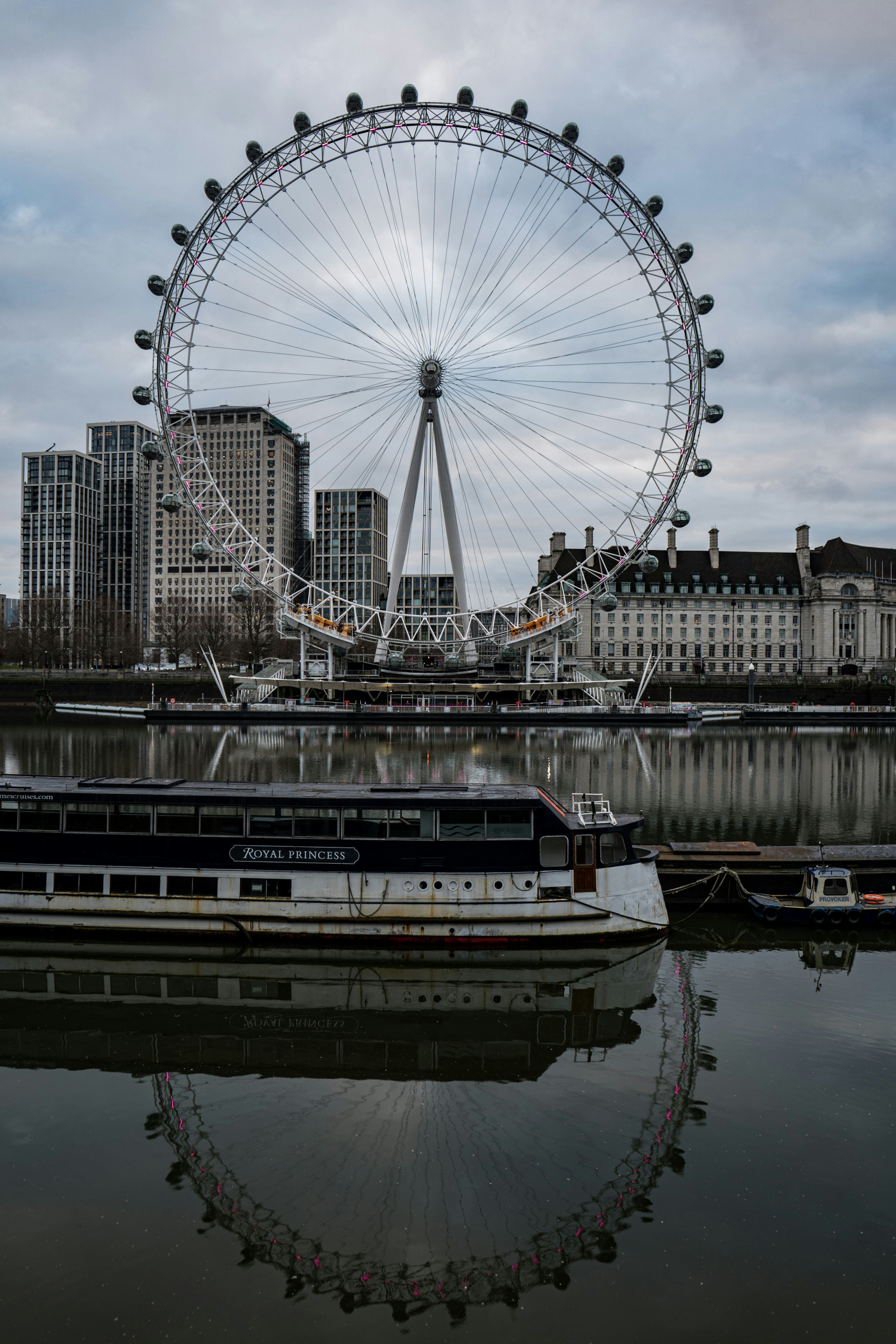 Mirror Wheel Over the Thames: The London Eye Framed by Riverside Palaces