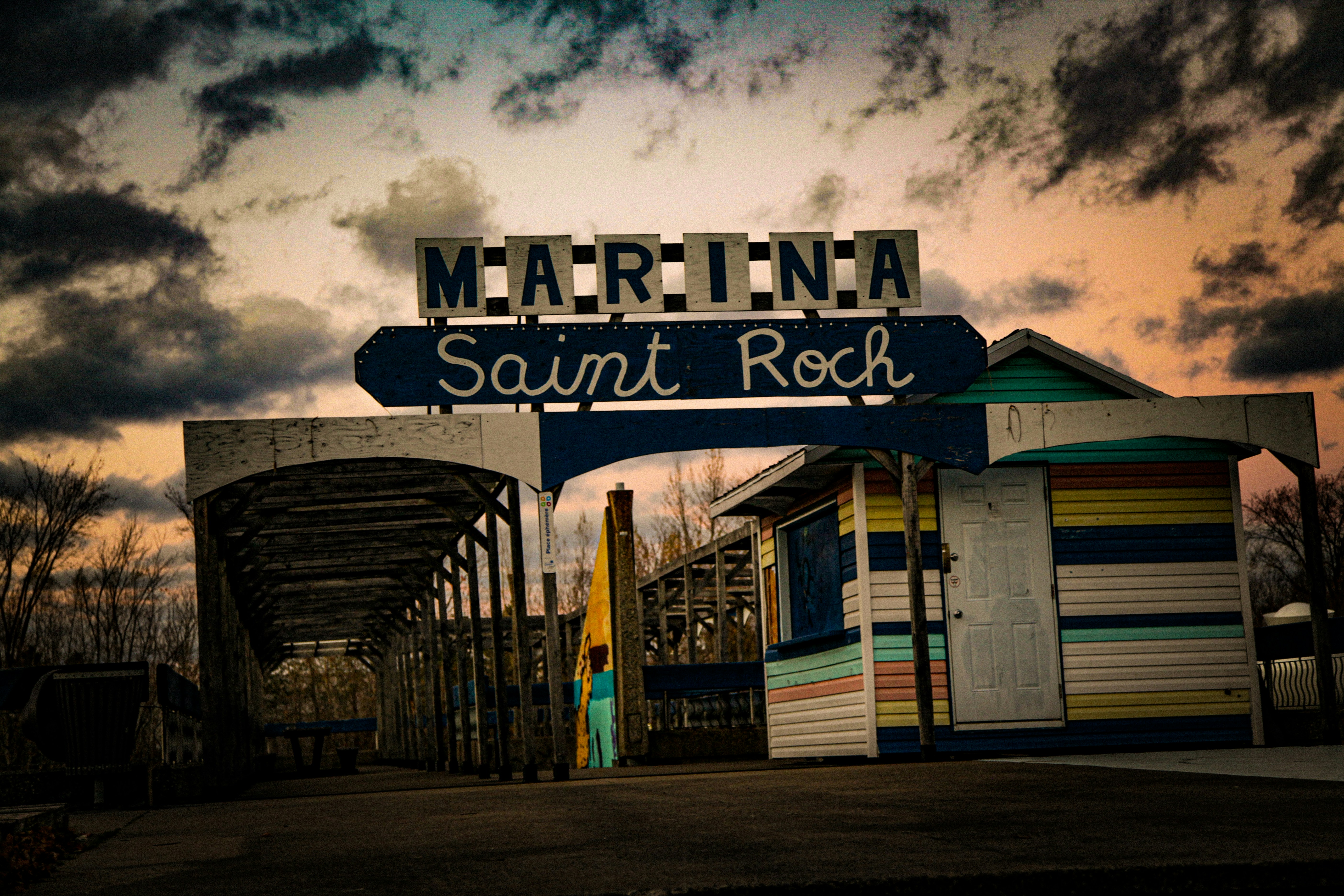 There is a sign that says martinia saint rock photo – Free Québec Image ...