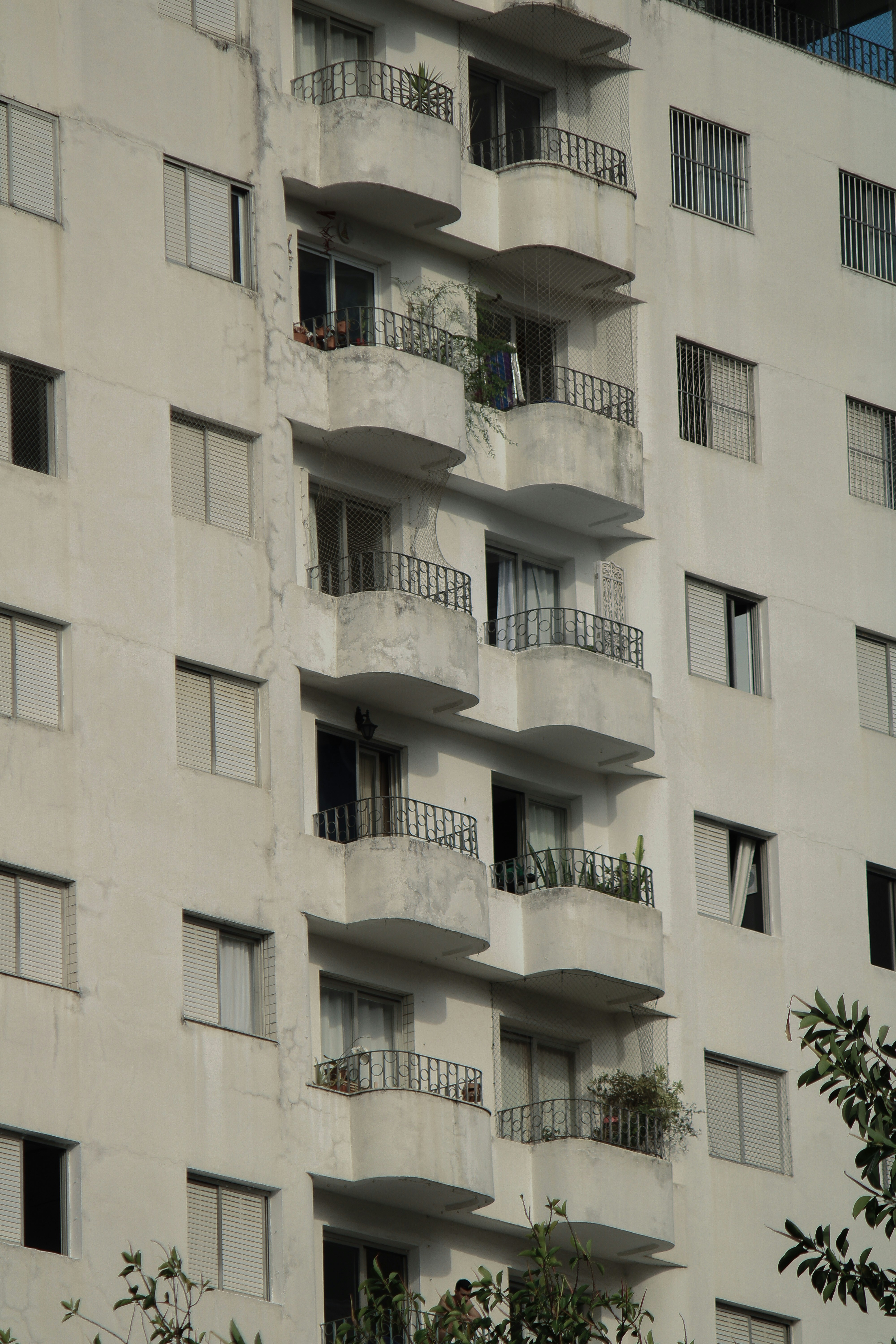 High-rise building facade featuring staggered balconies in São Paulo.
