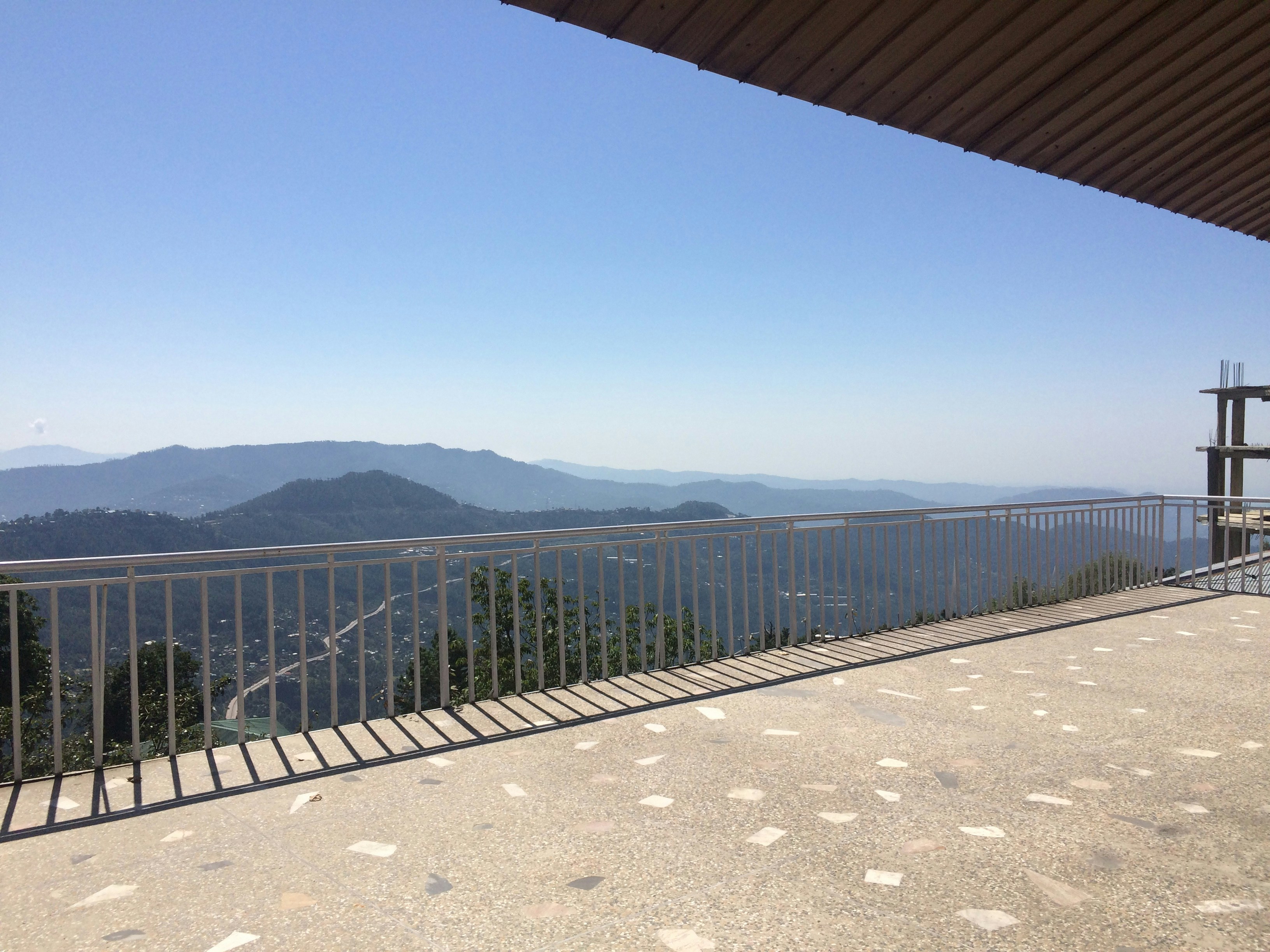 Terrace Overlook: A Quiet Mountain Horizon Beyond the Railings
