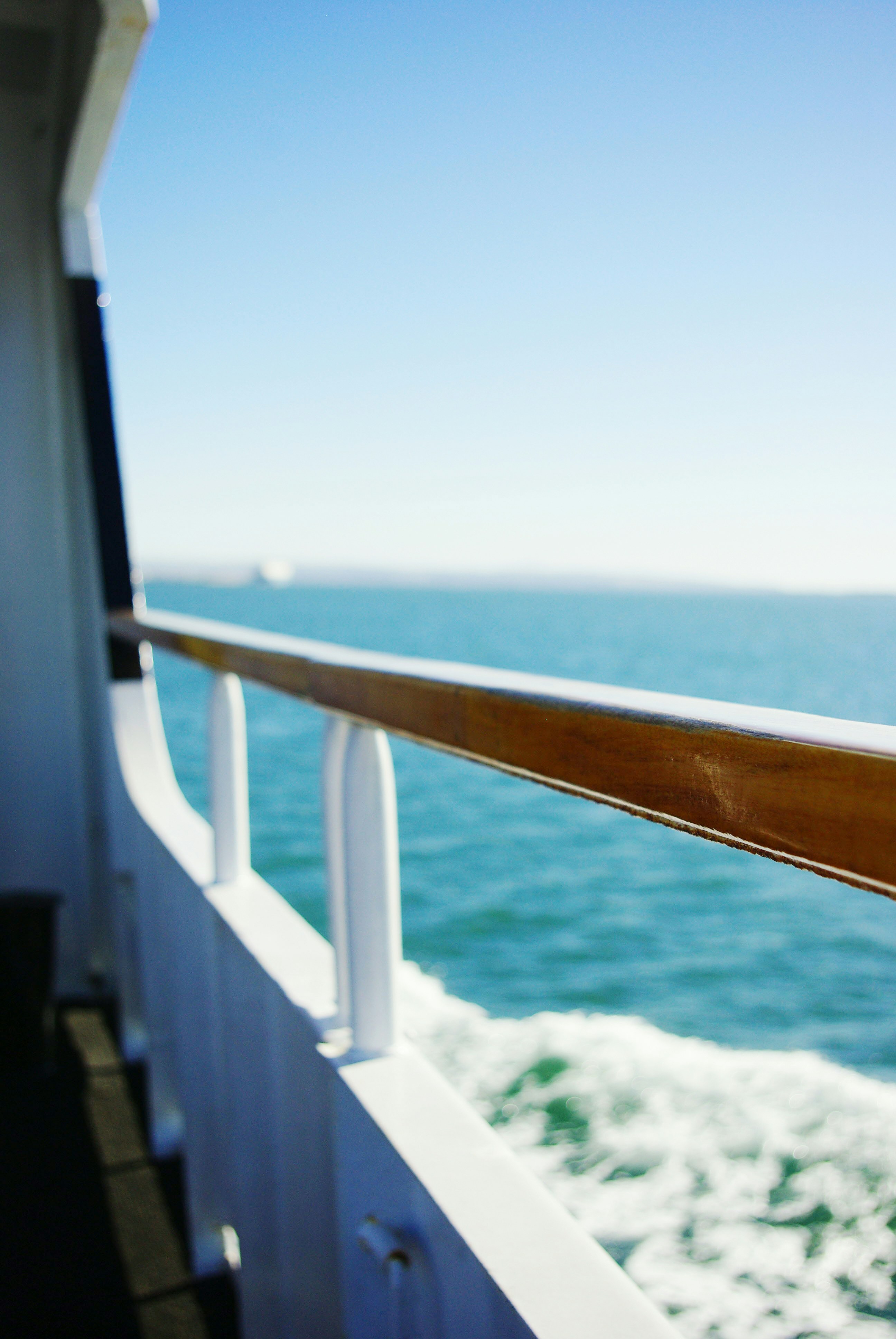A close up of a railing on a boat photo – Free San diego Image on Unsplash
