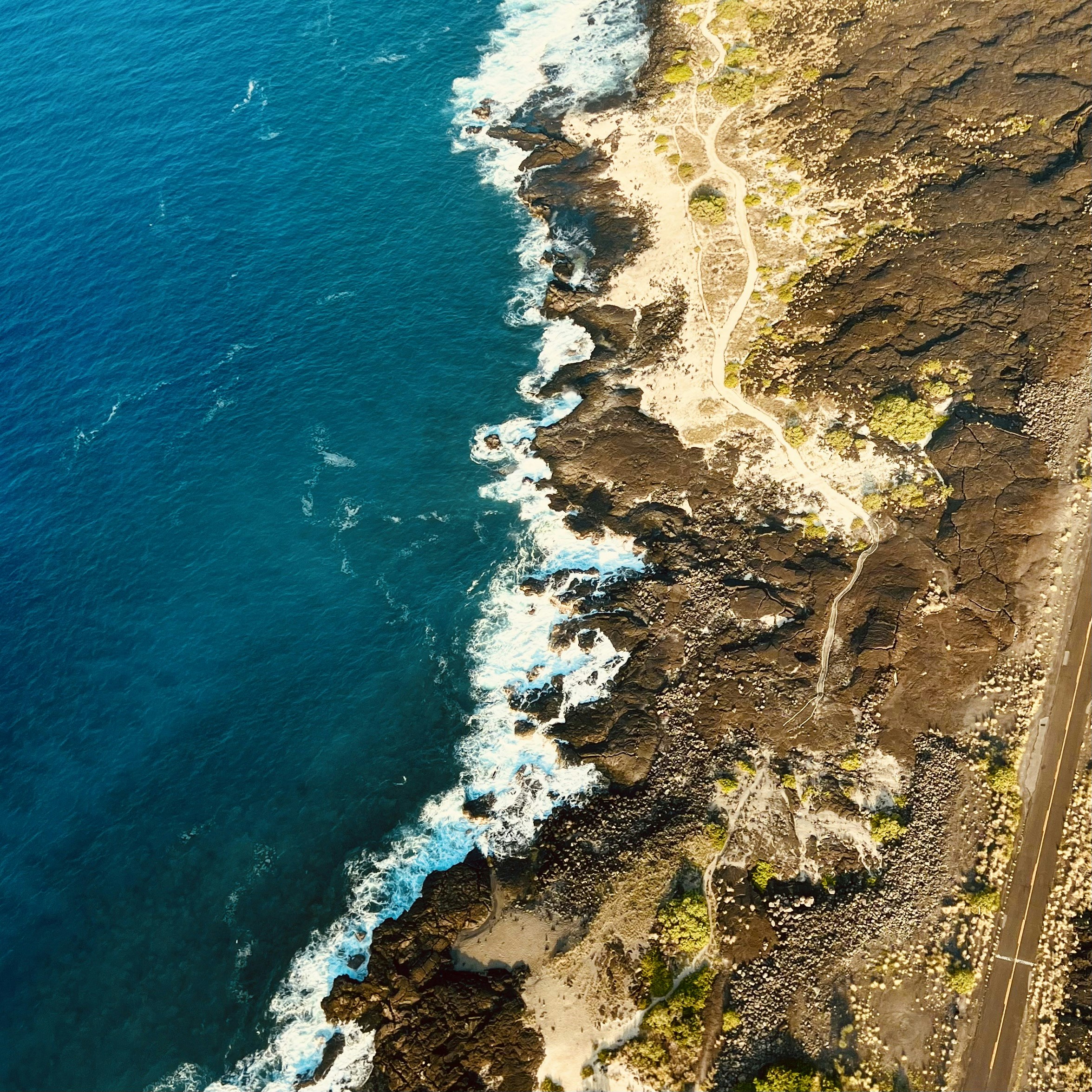 An aerial view of a road next to the ocean photo – Free Kailua-kona ...