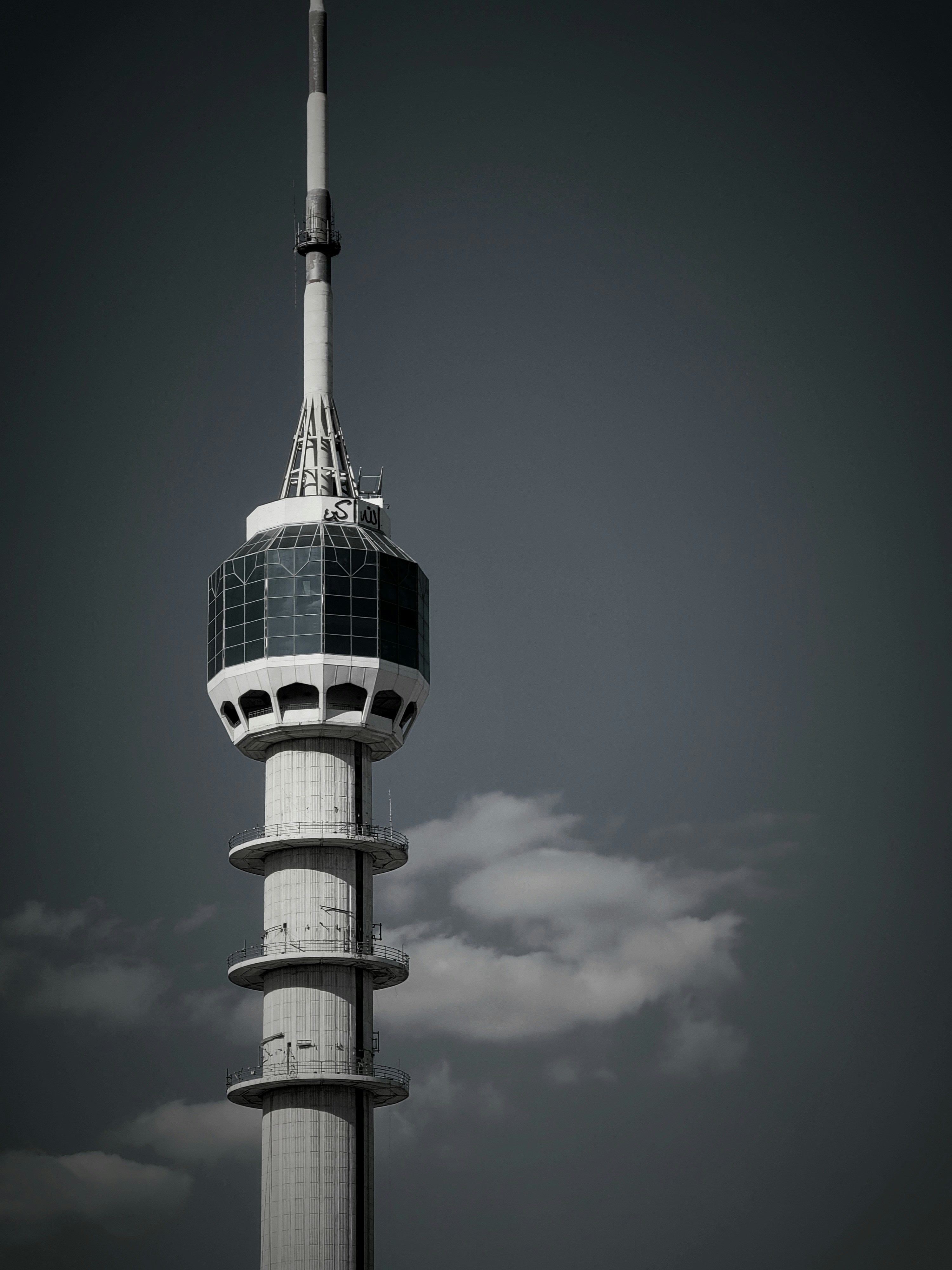 A tall tower with a sky background photo – Free Iraq Image on Unsplash