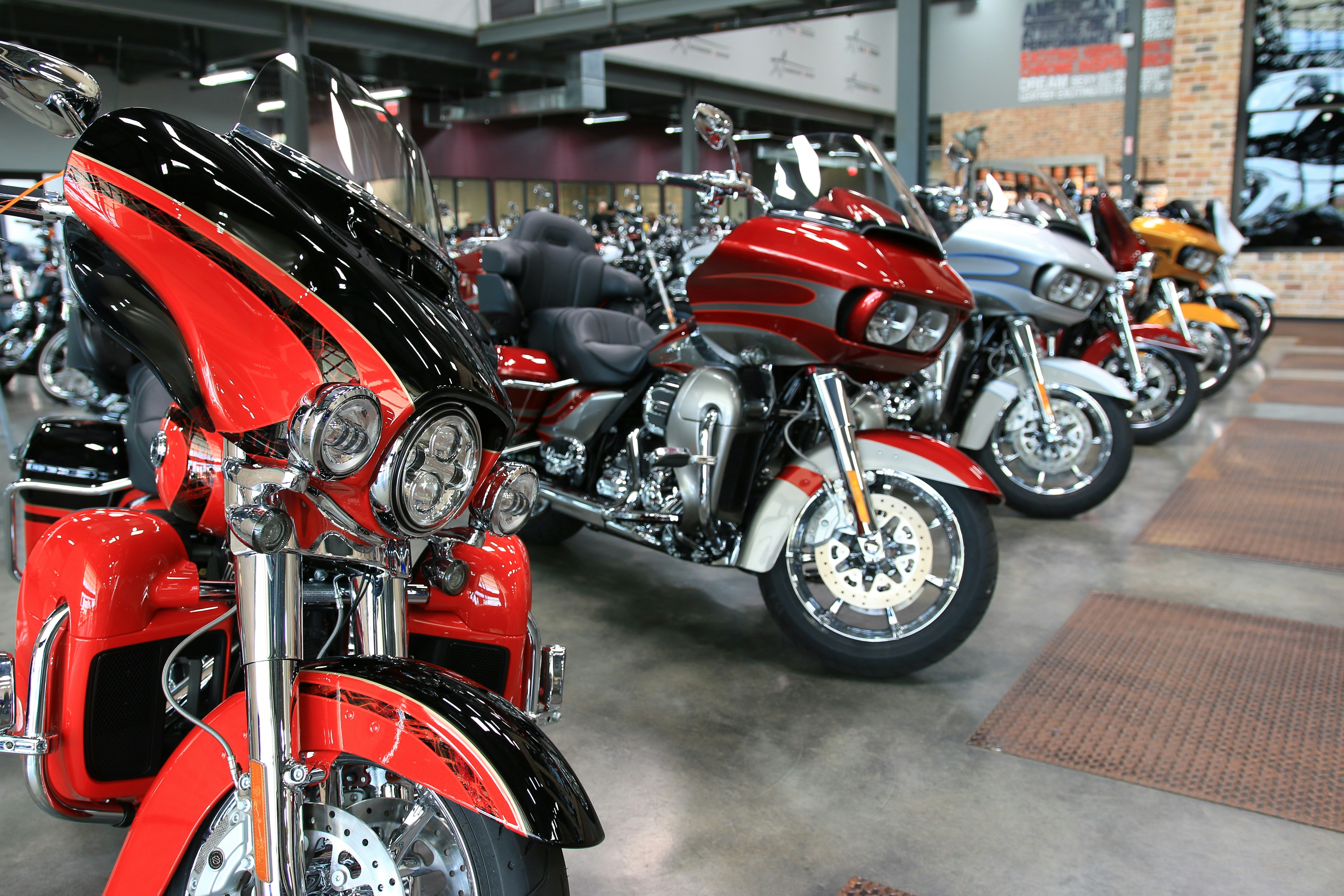 A row of motorcycles parked next to each other photo – Free Motorcycle ...