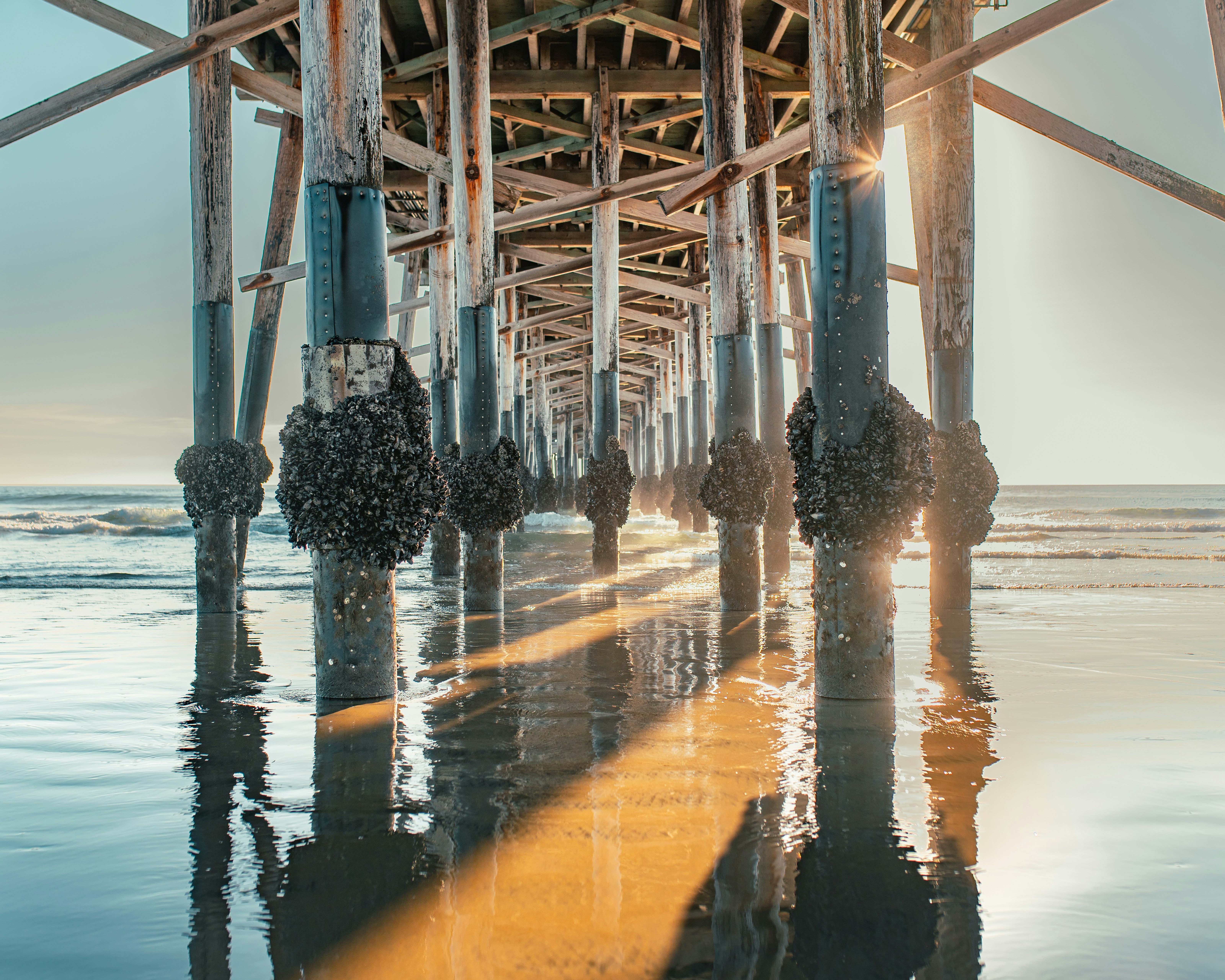 A view of a pier from the water photo – Free Pier Image on Unsplash
