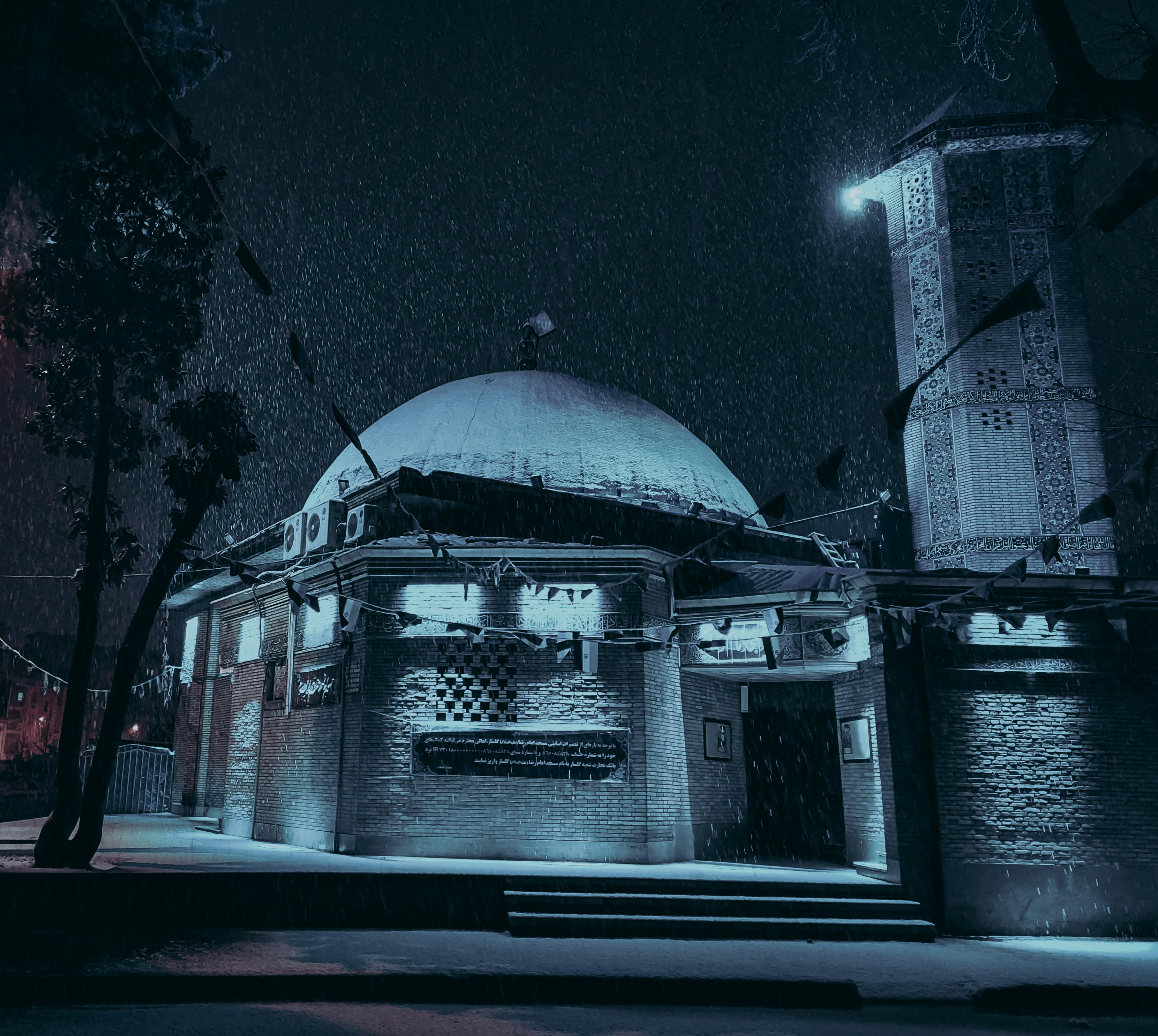 a building with a dome in the middle of the night