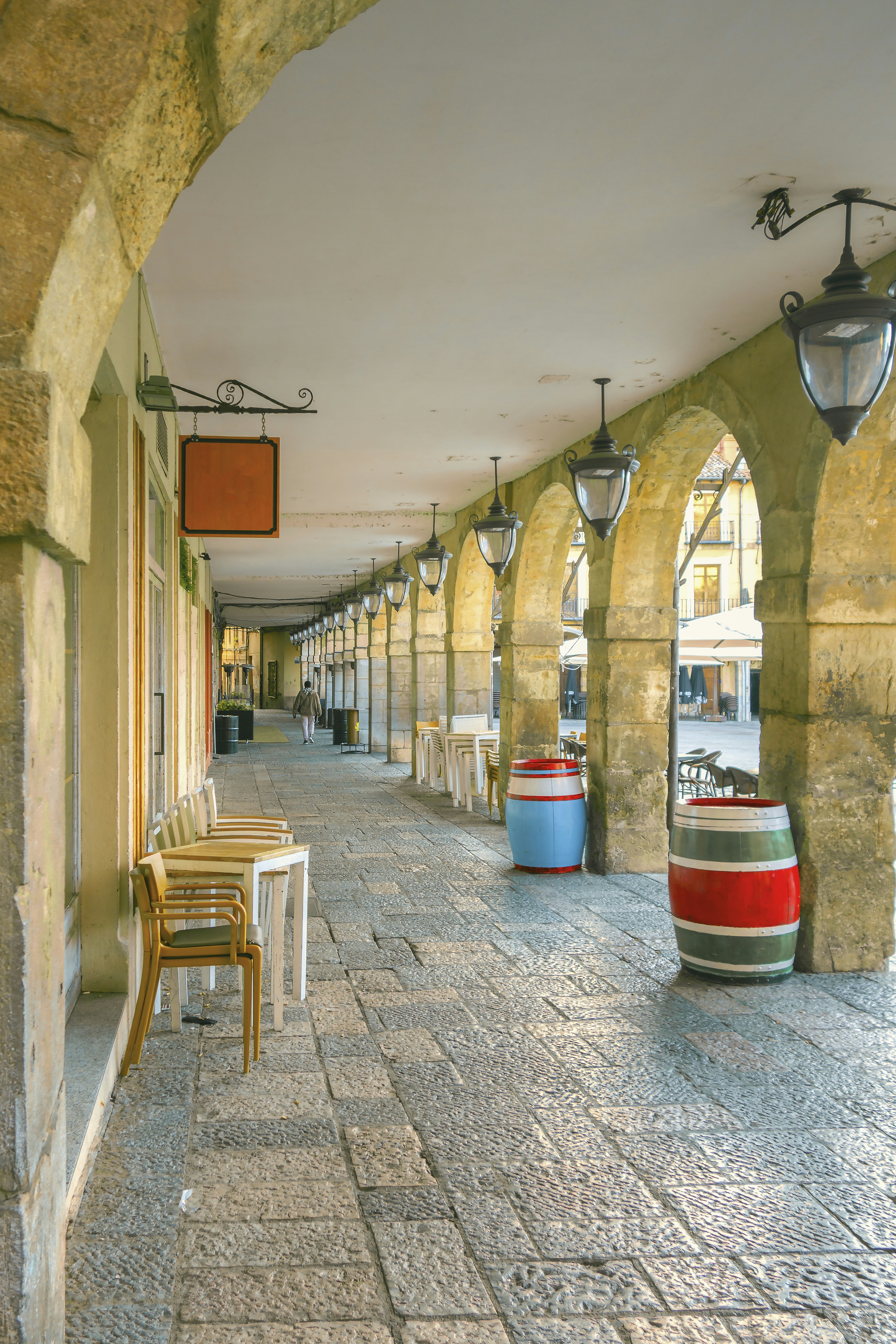 La hermosa y acogedora ciudad de León en España. Etapa de la ciudad del Camino de Santiago. La magnifique et accueillante ville de León en Espagne. Ville étape du Chemin de Saint-Jacques-de-Compostelle.