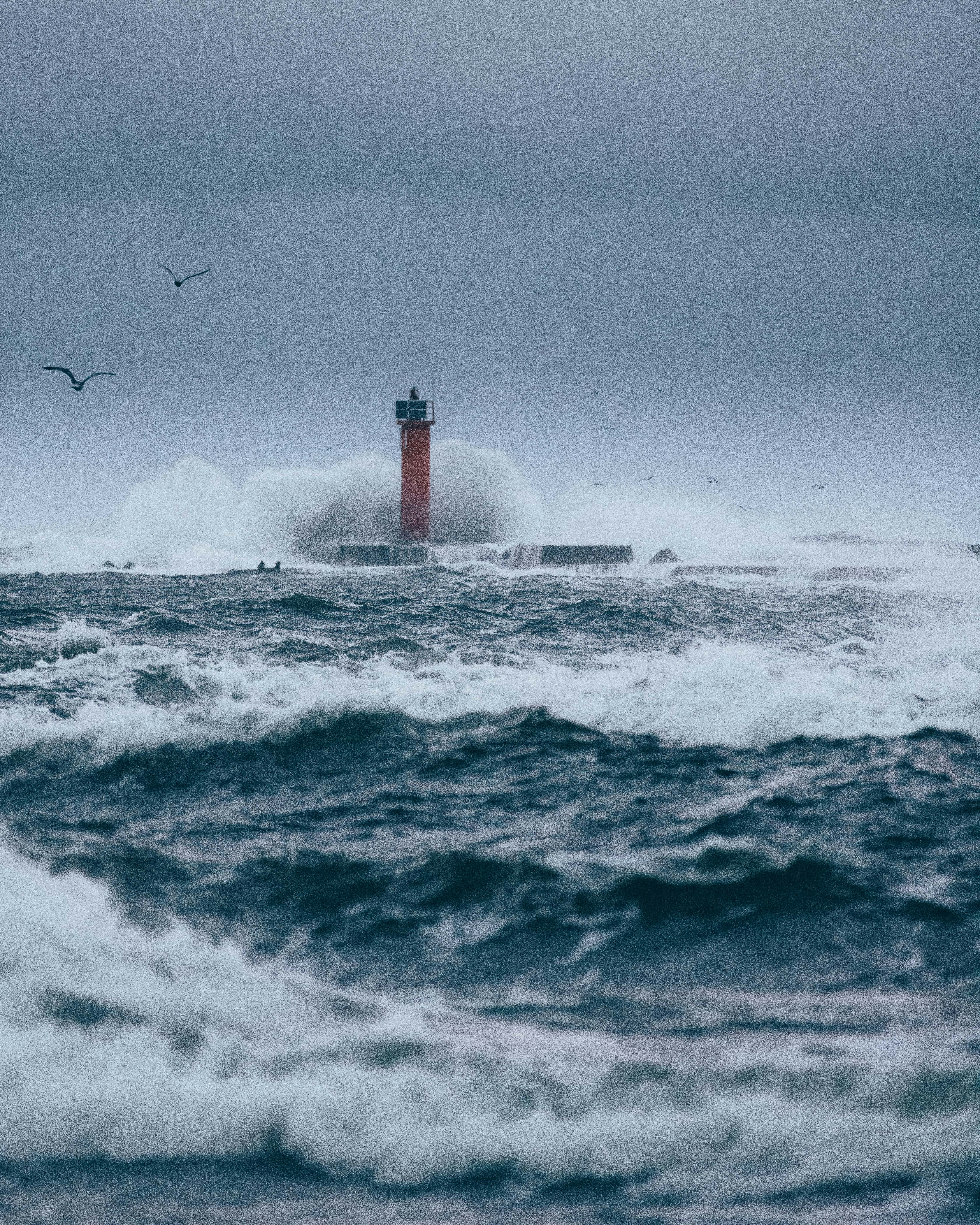 Un phare au milieu d’un grand plan d’eau photo – Photo Riga Gratuite ...