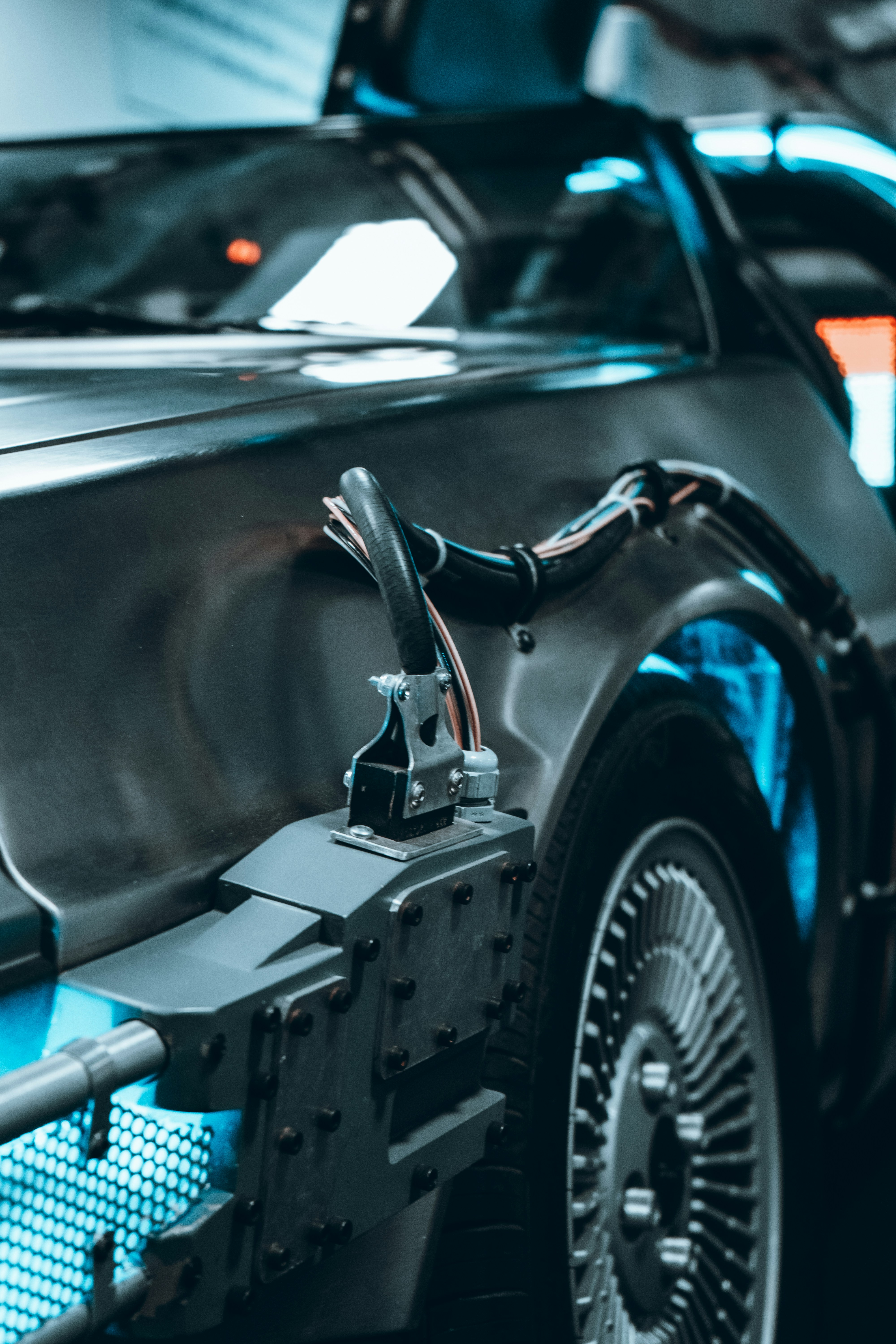 Cobalt Neon Side Rig on a Dark Pursuit Car