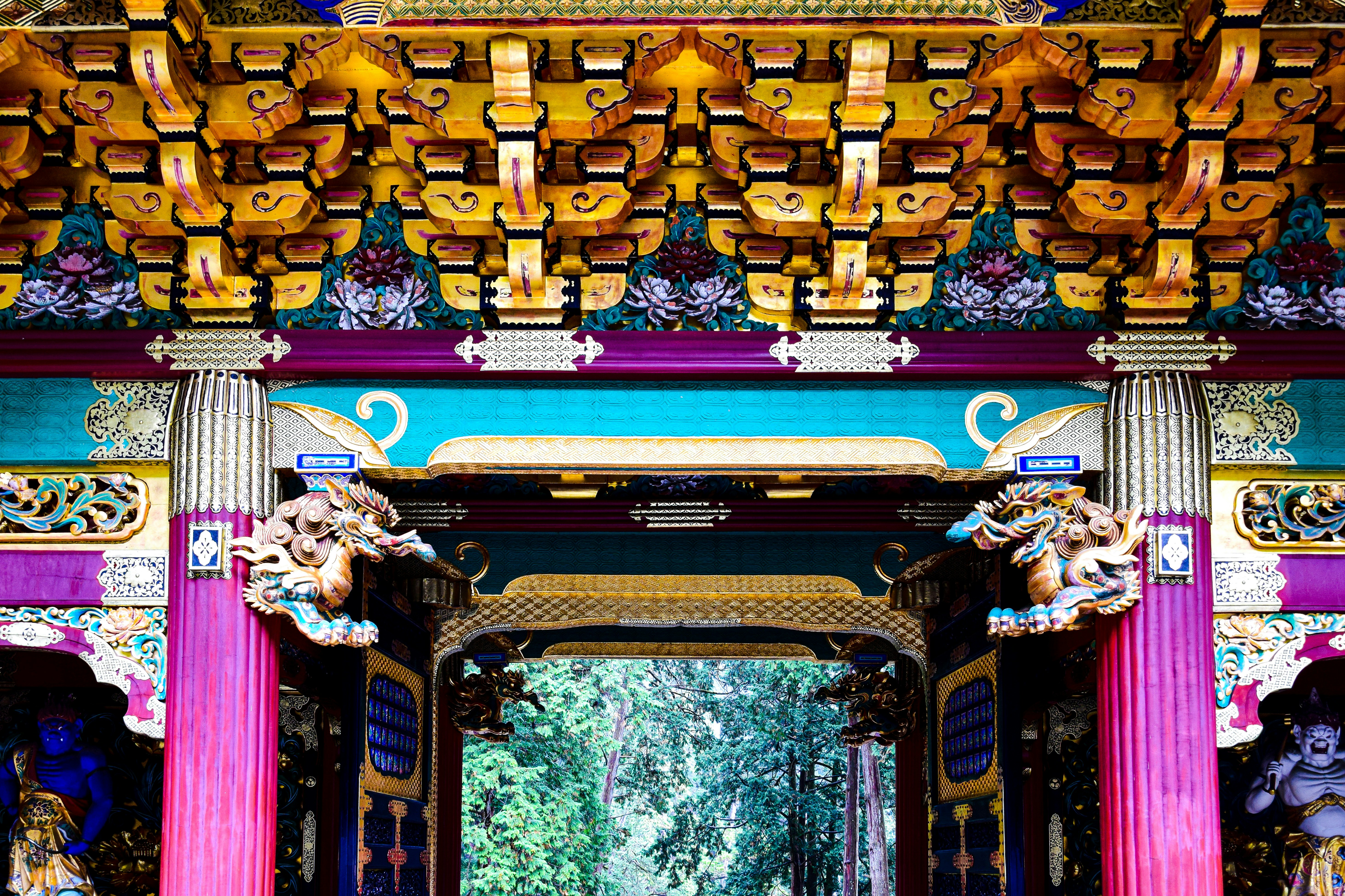 A colorful archway with statues on the sides of it photo – Free Nikko ...