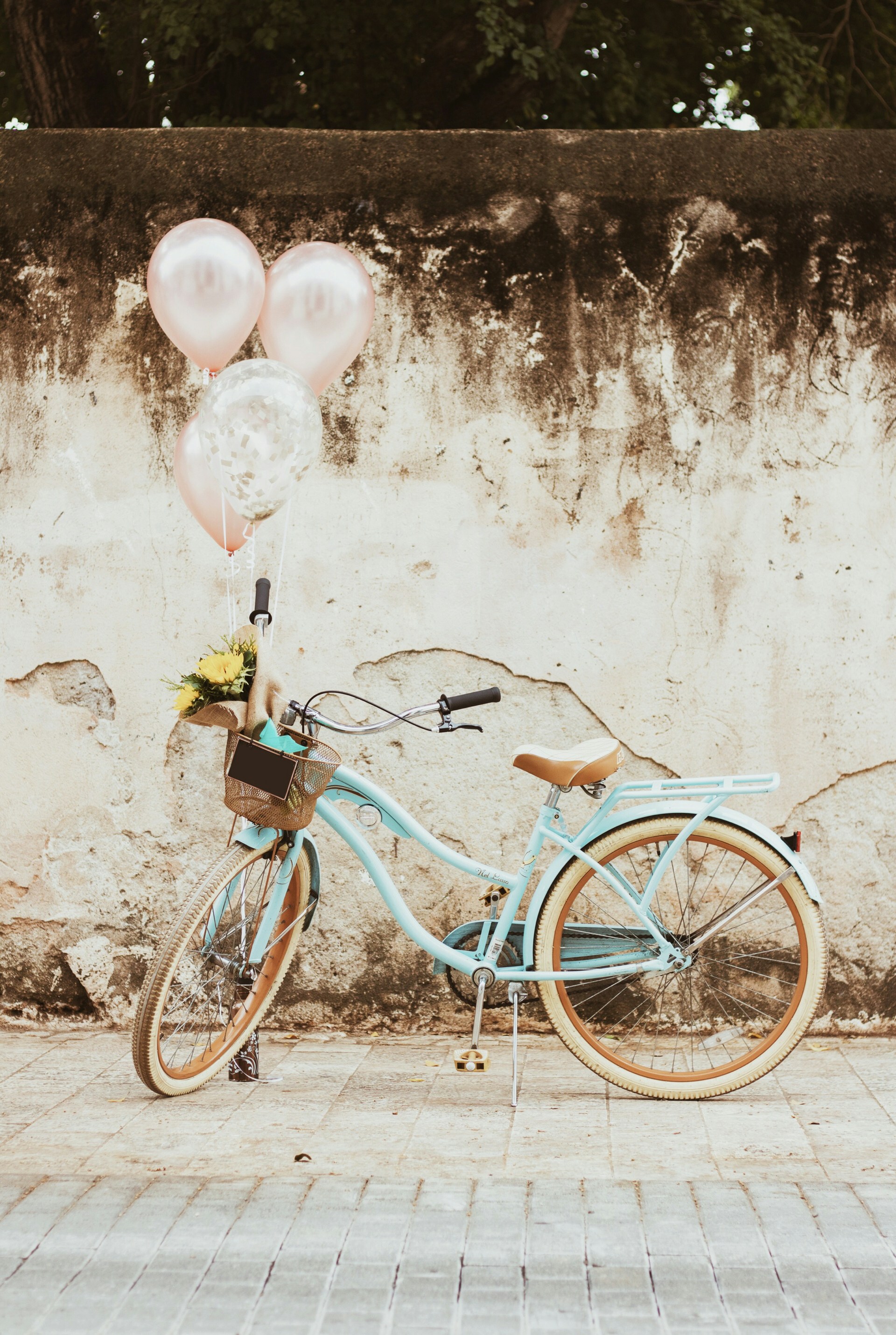 A blue bicycle with balloons attached to it photo – Free Bicycle Image ...