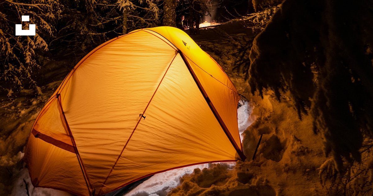 Une Tente Dressée Dans La Neige La Nuit Photo Photo Tente Gratuite