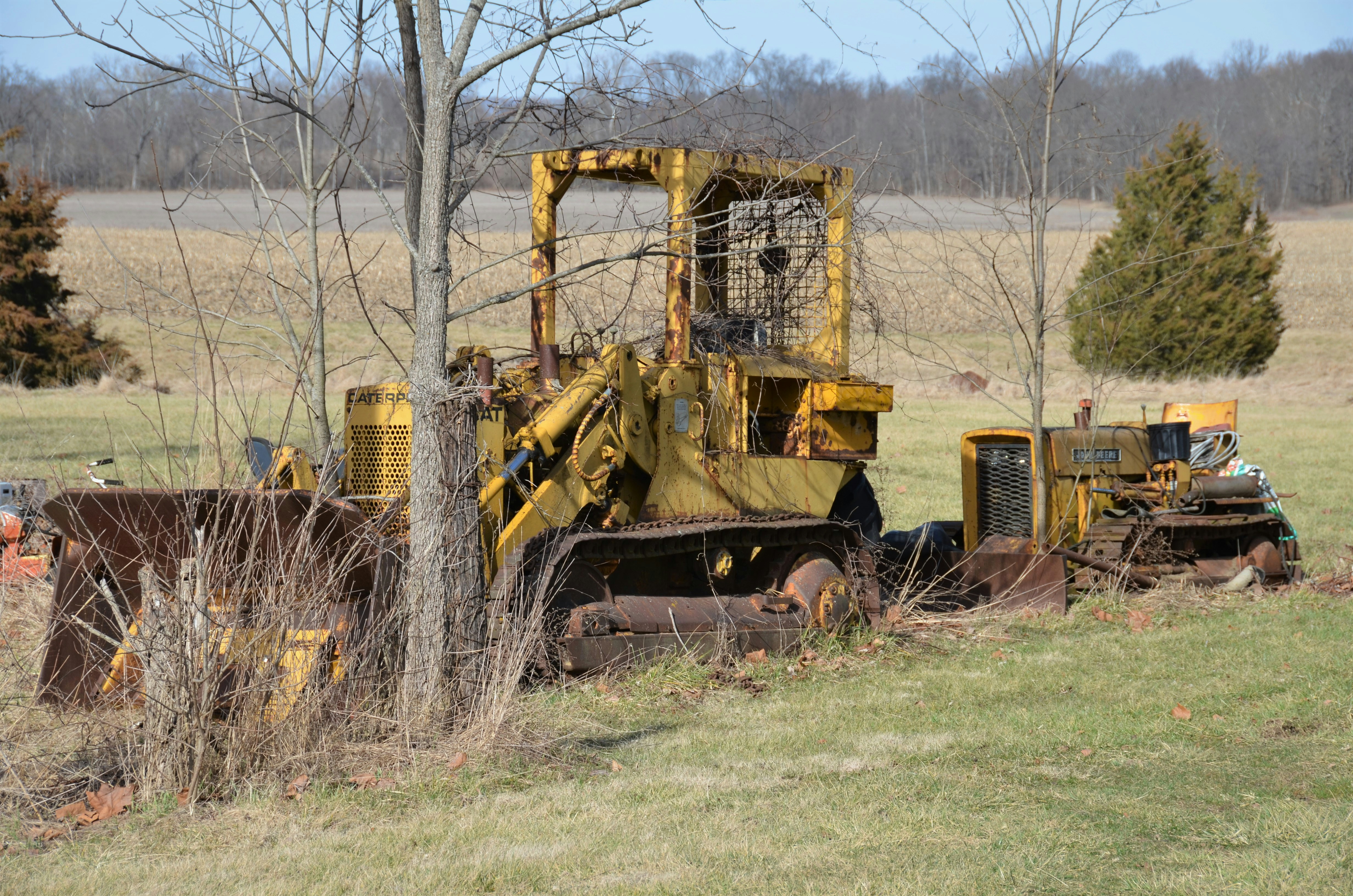 A yellow bulldozer sitting in the middle of a field photo – Free Bird ...