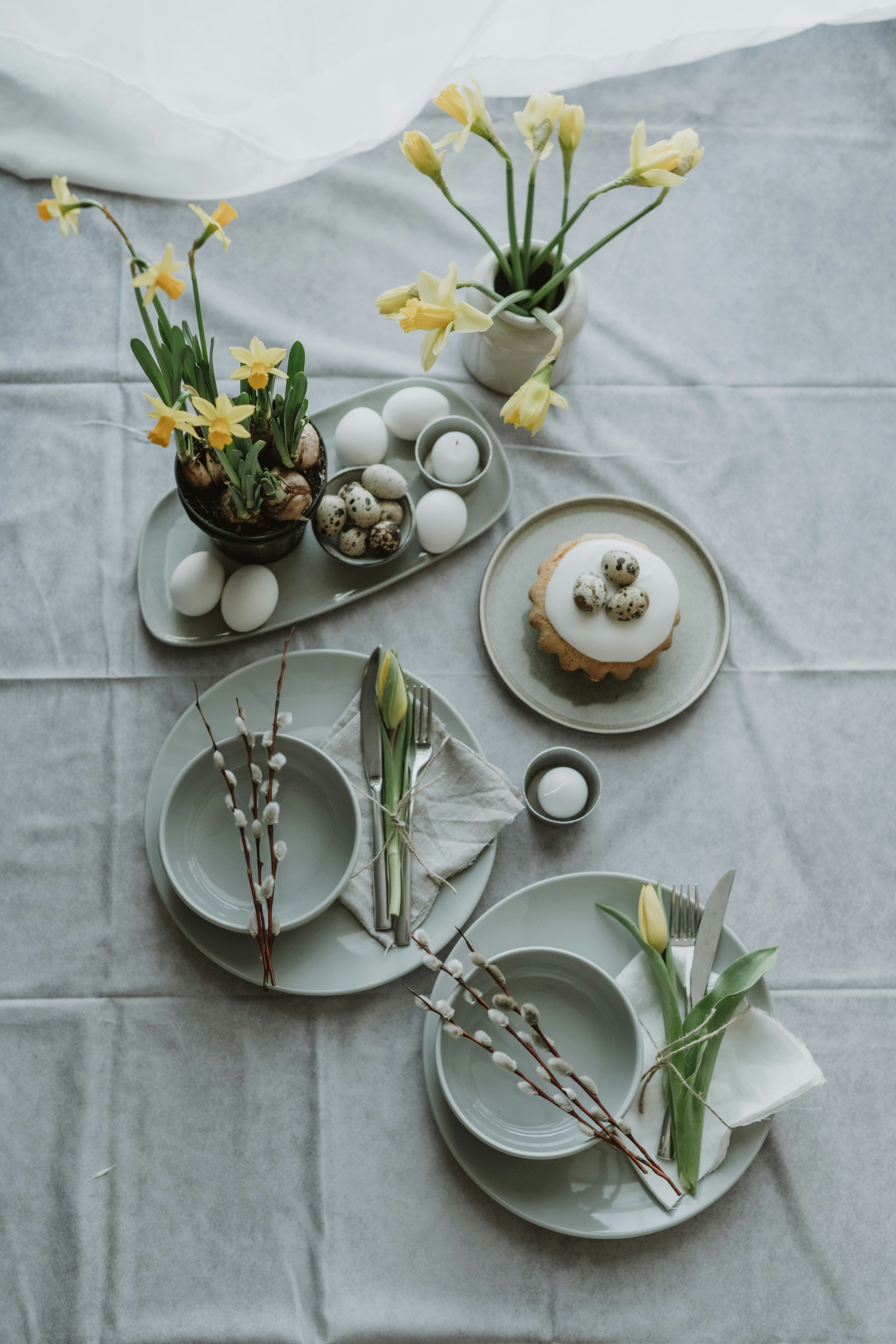 Quiet Easter Table: Soft Light, Simple Ceramics and Chickadee Bouquet
