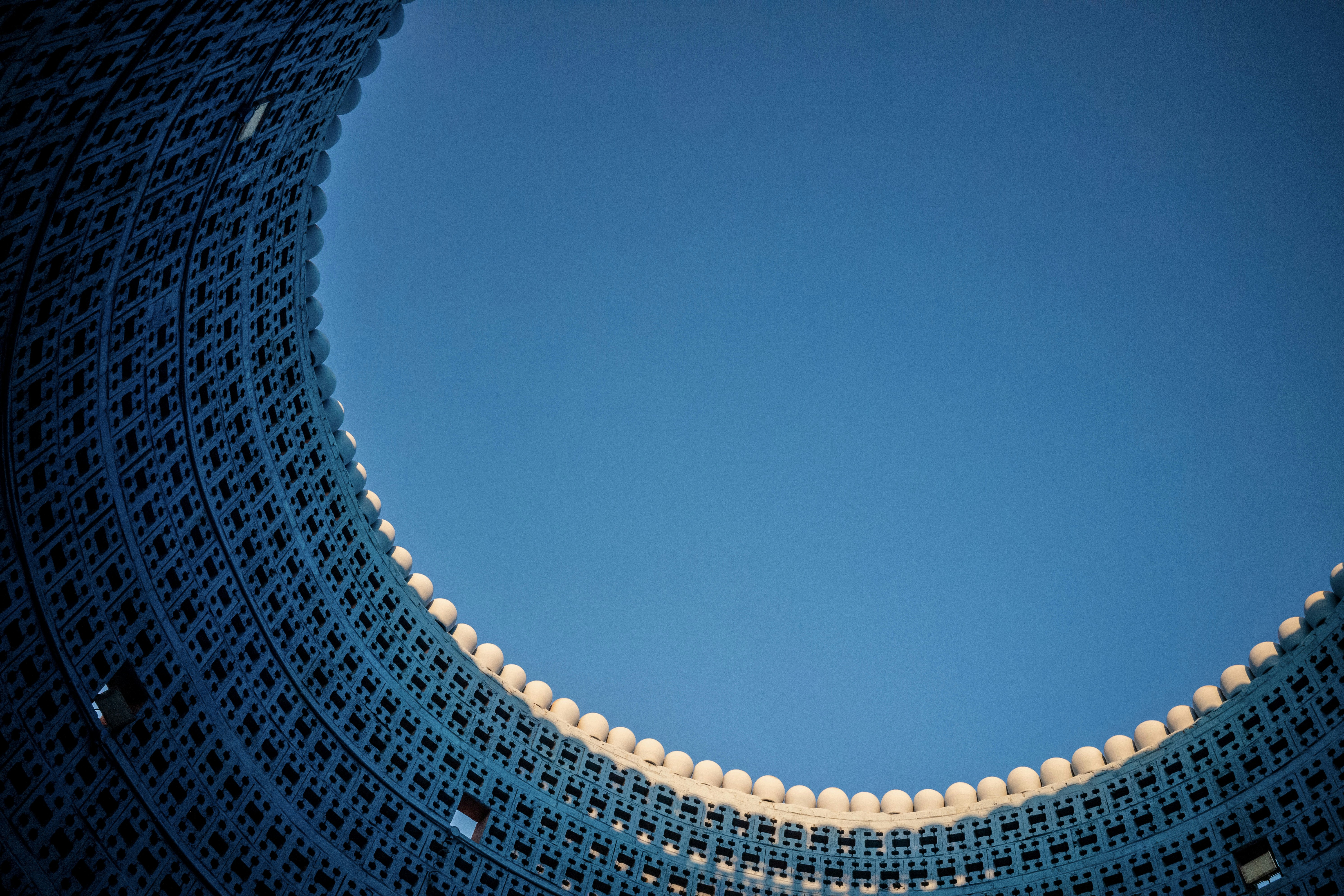 Oculus of Steel: Framing Infinite Blue in a Circular Facade