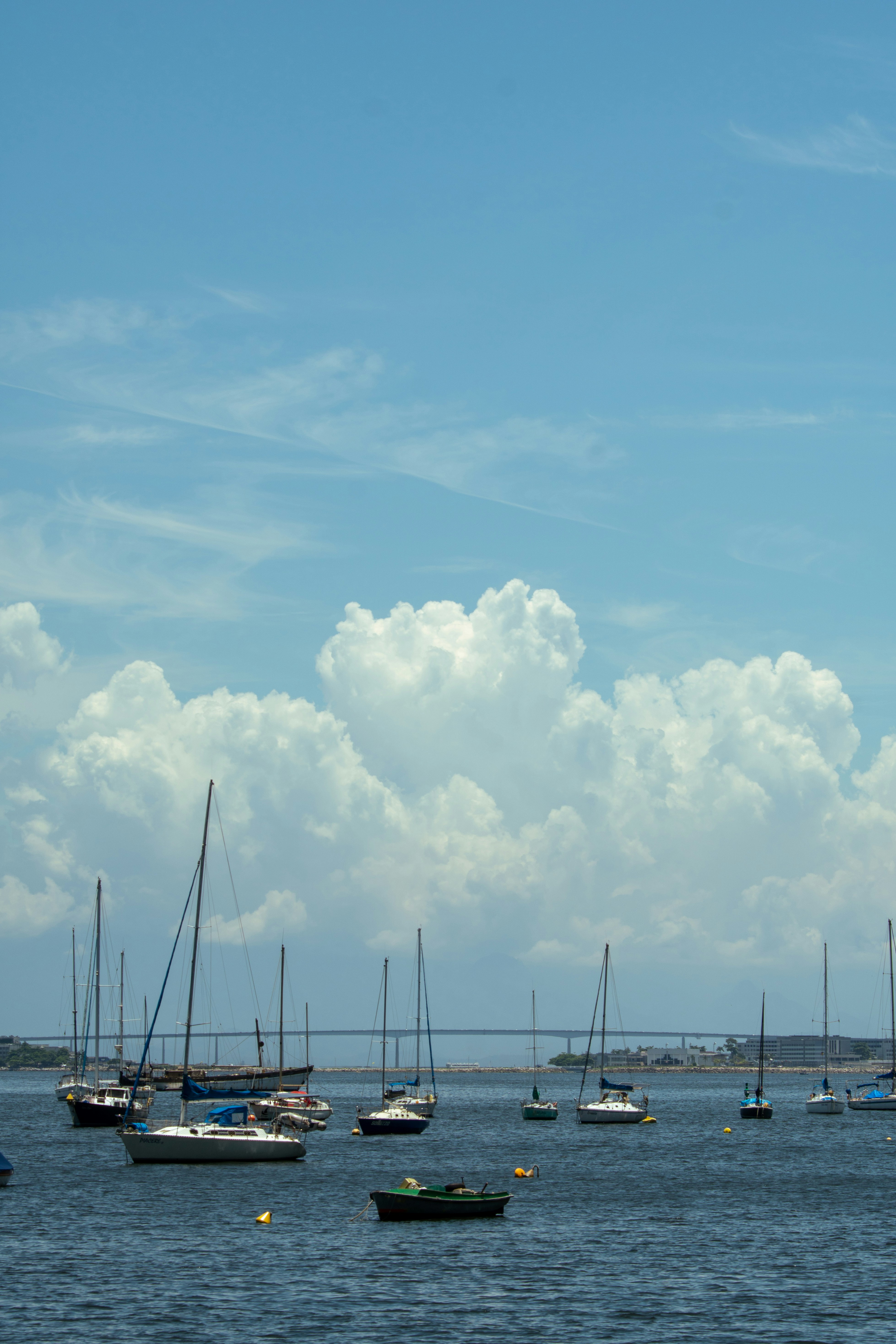 A group of boats floating on top of a body of water photo – Free Brasil ...