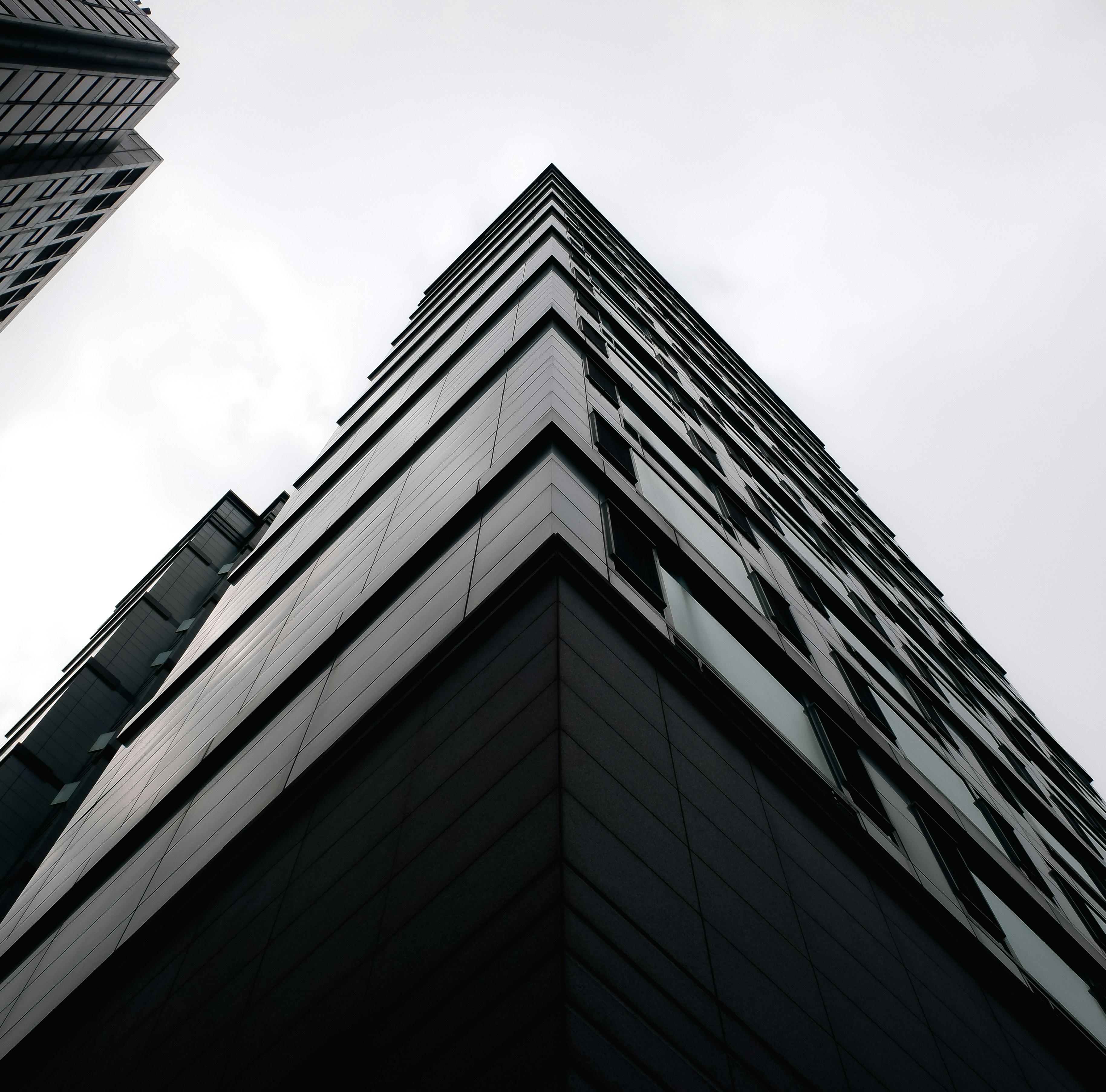 A tall black building with a sky background photo – Free Tower Image on ...