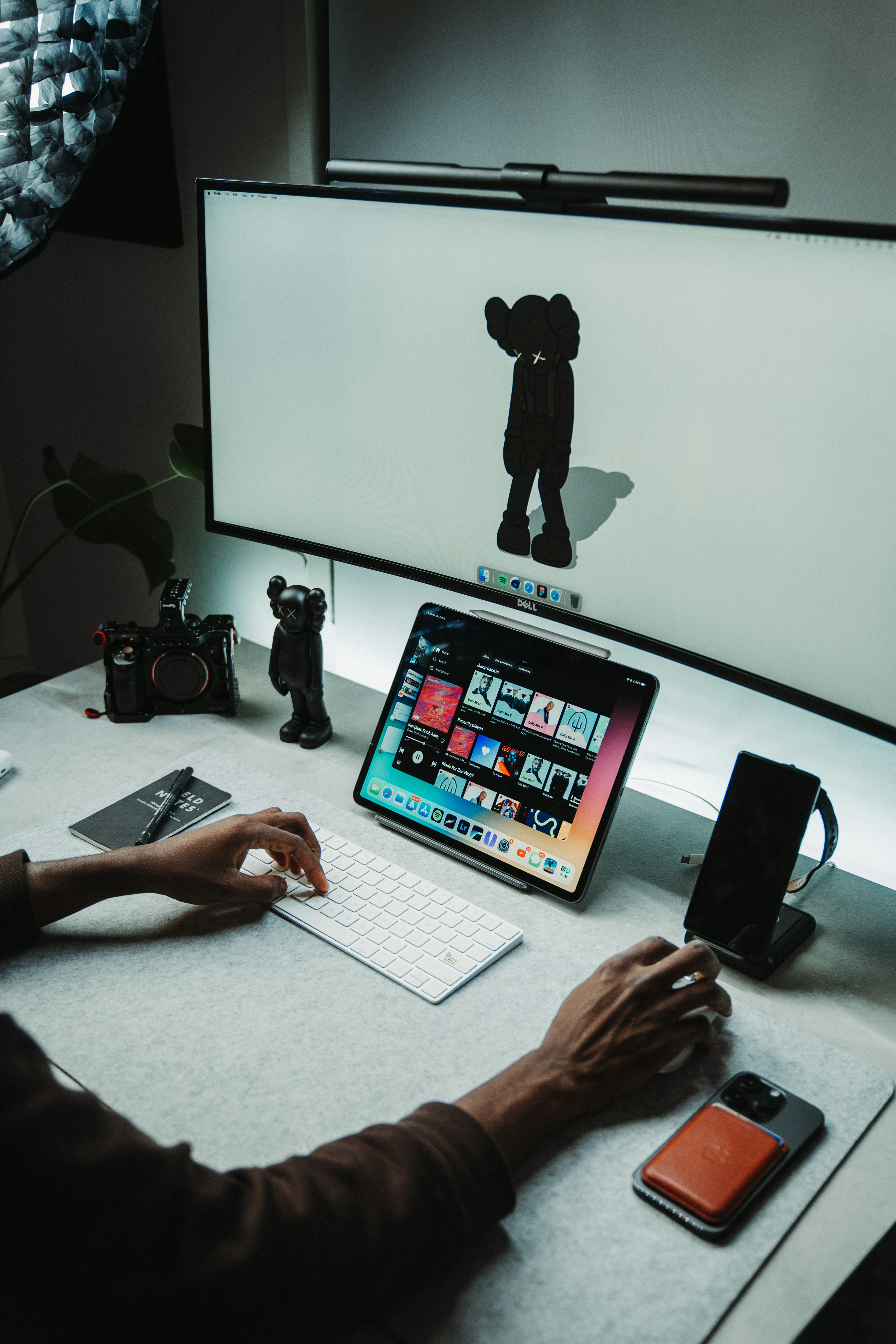 A person sitting at a desk using a laptop computer photo – Free Tablet ...