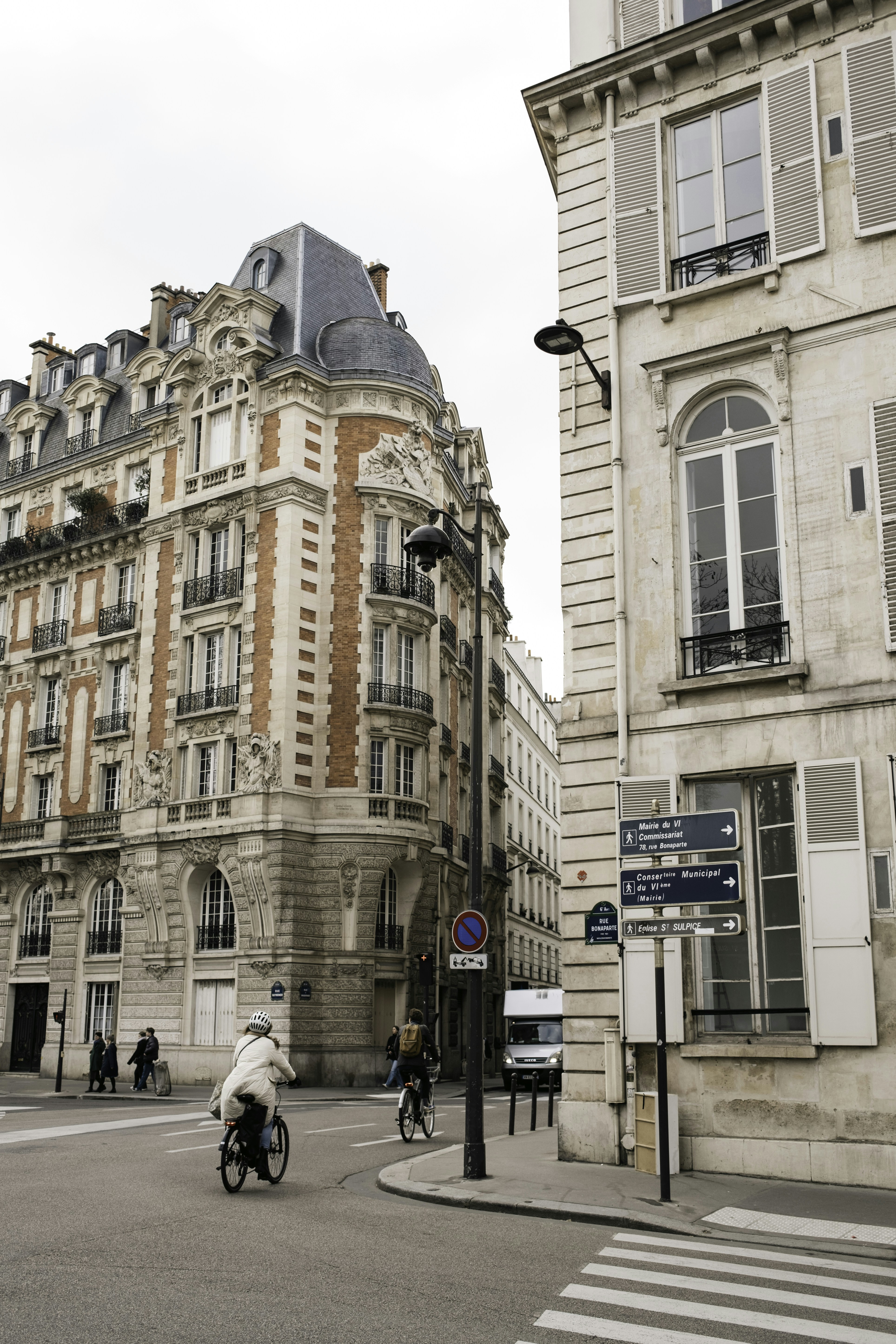 Ornate Cornerstone: Parisian Street Scene in Motion