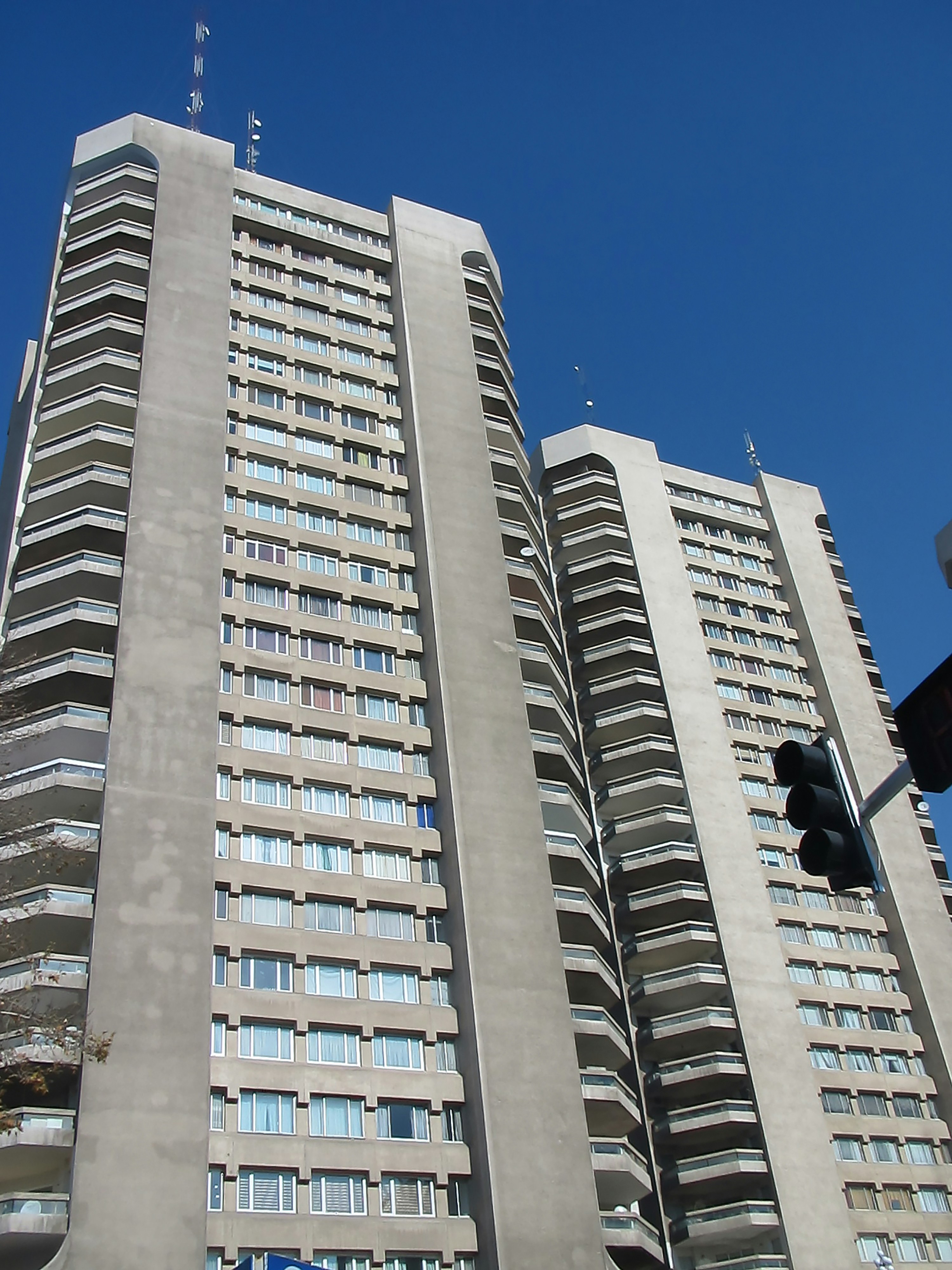A tall building with a traffic light in front of it photo – Free Tehran ...