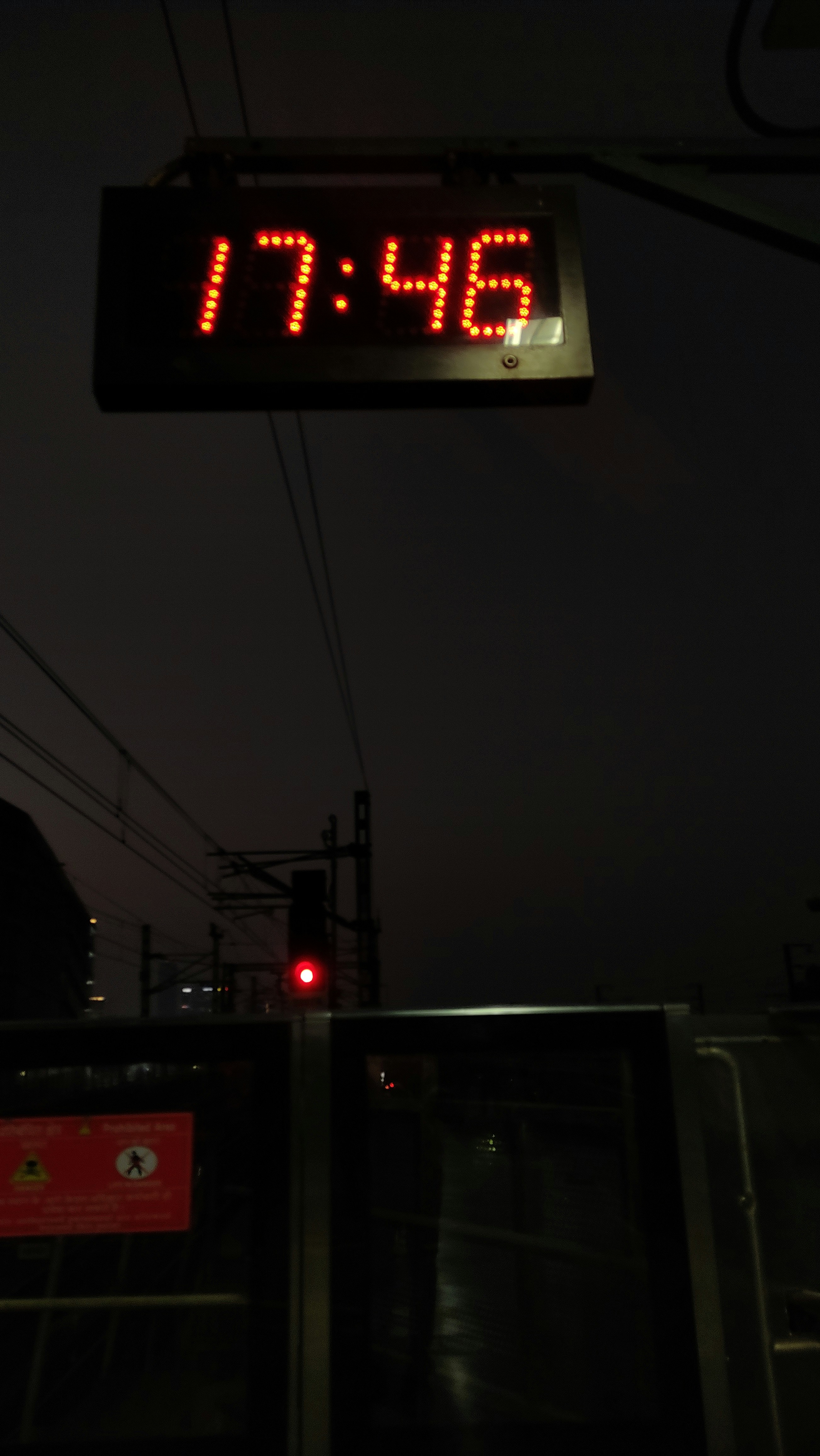 A red traffic light sitting on the side of a road photo – Free Portrait ...
