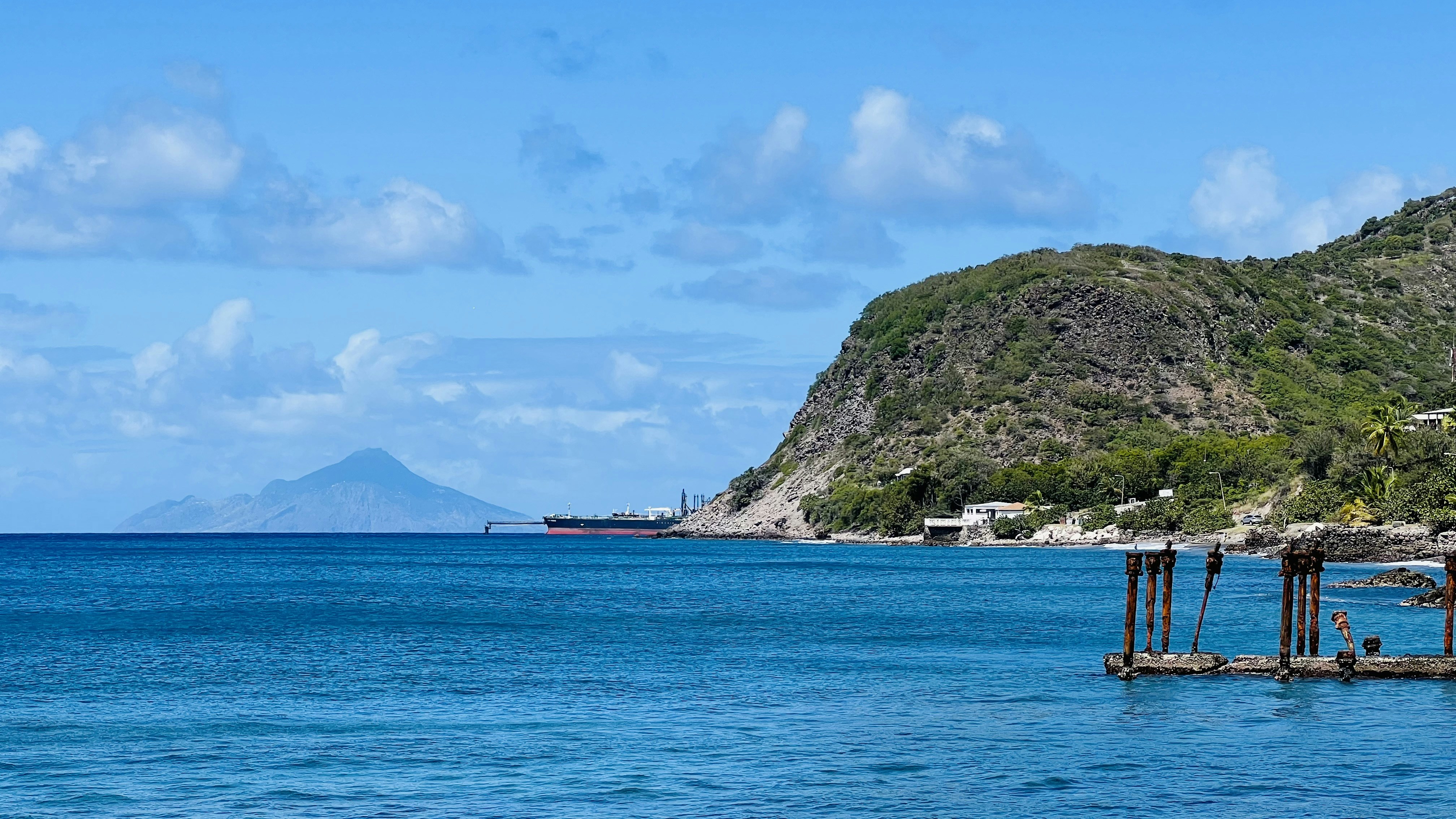 A body of water with a mountain in the background photo – Free Saint eustatius Image on Unsplash