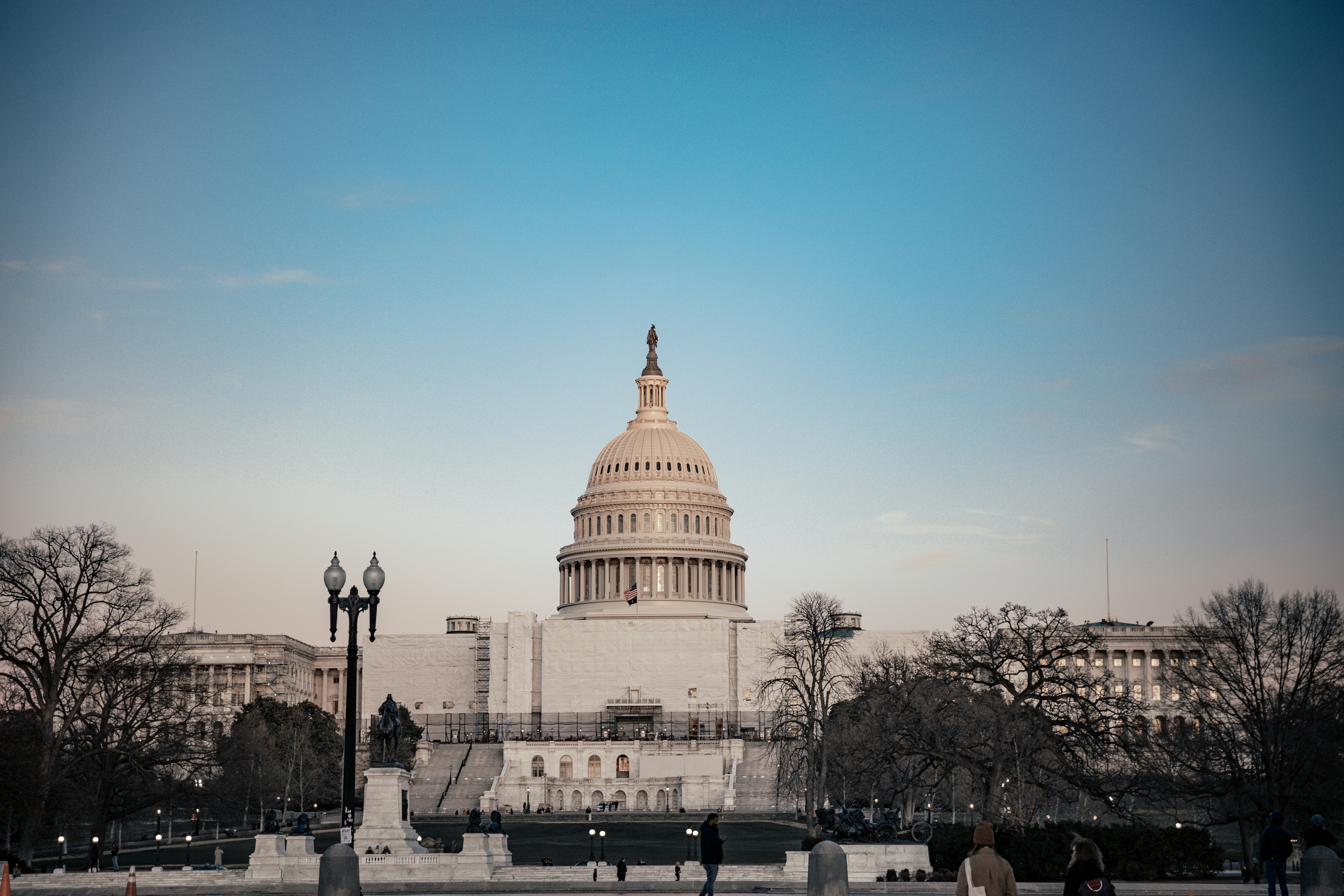 A view of the capital building from across the street photo – Free ...