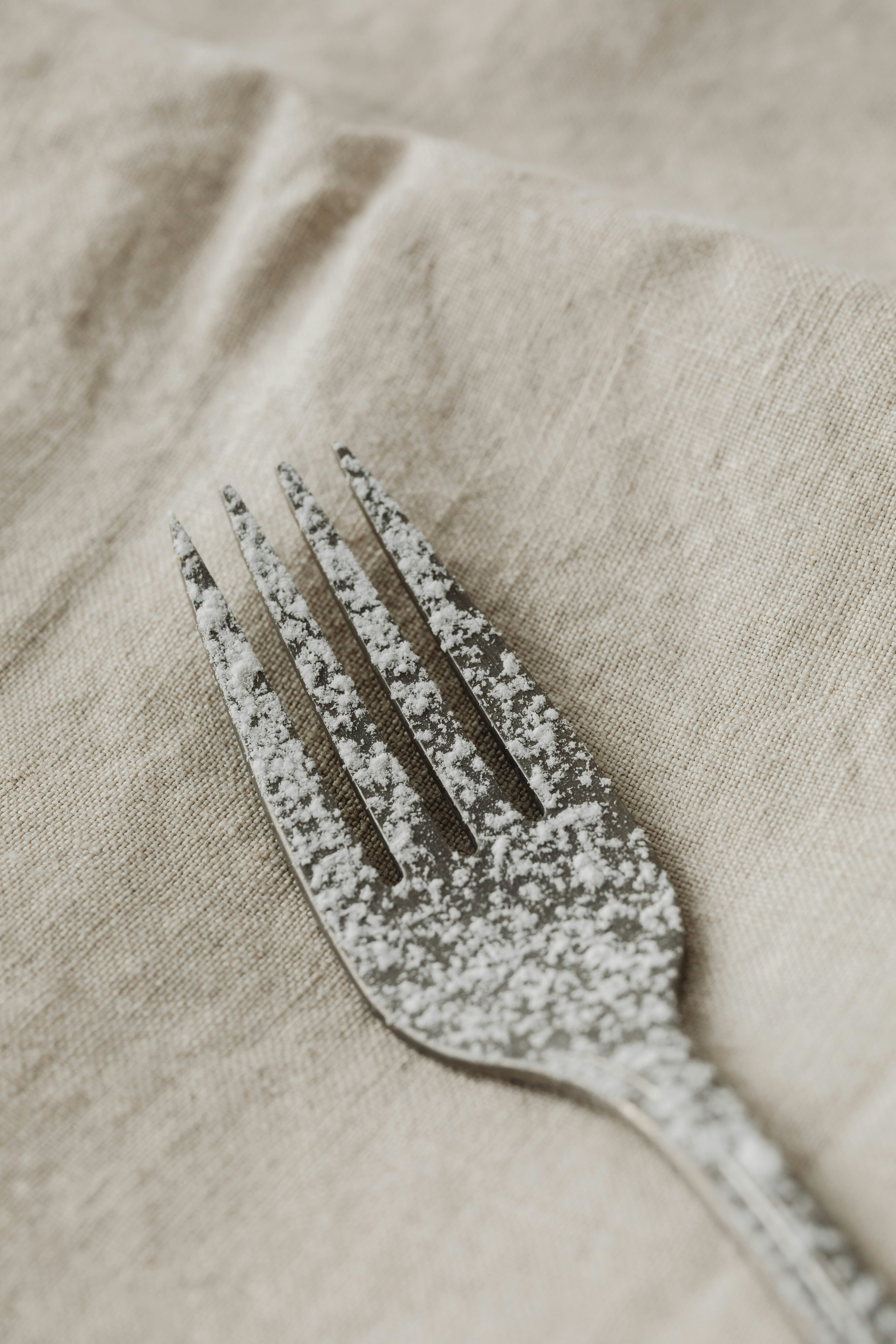 A fork that is sitting on top of a cloth photo – Free Cutlery Image on ...