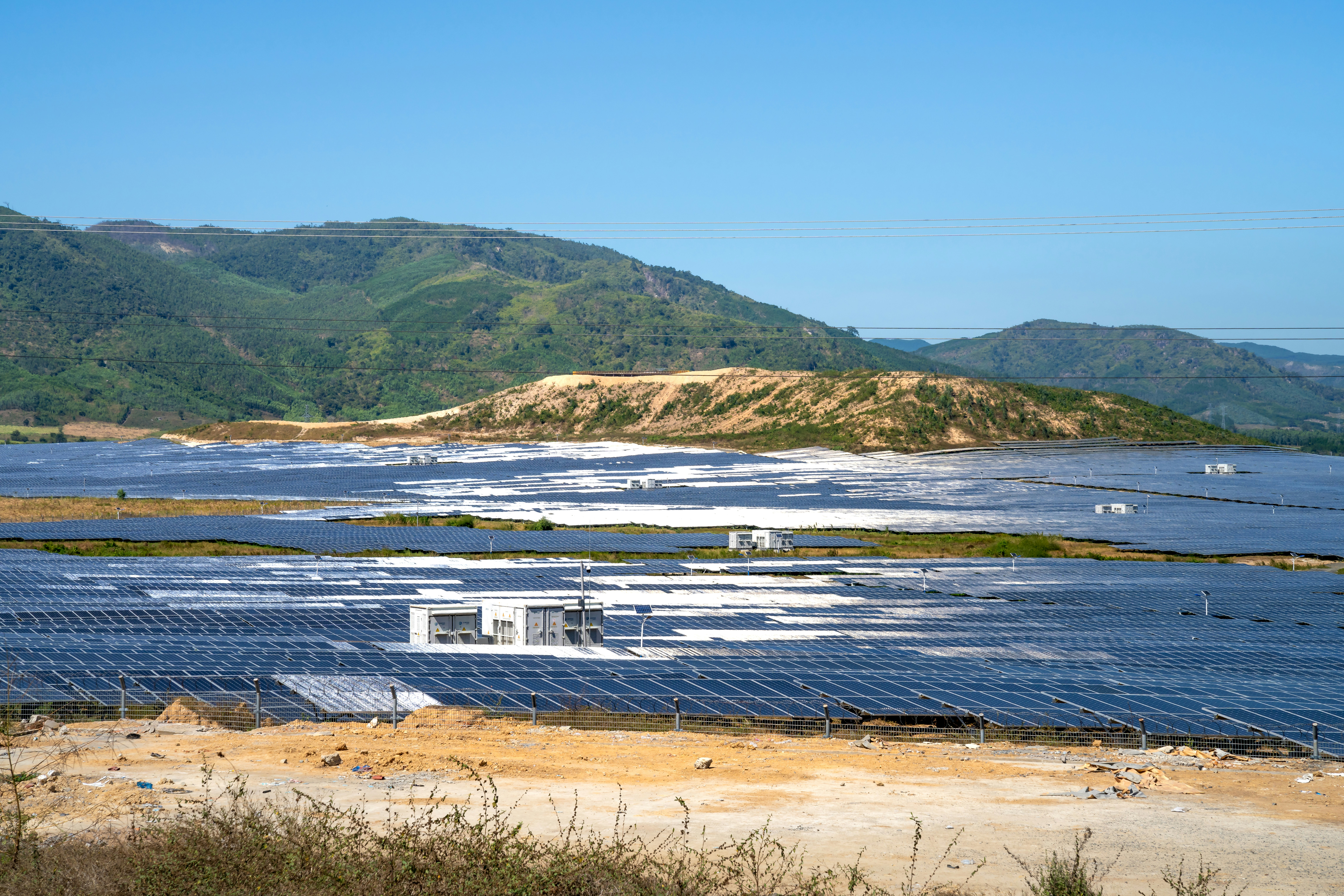 A large body of water filled with lots of solar panels photo – Free ...