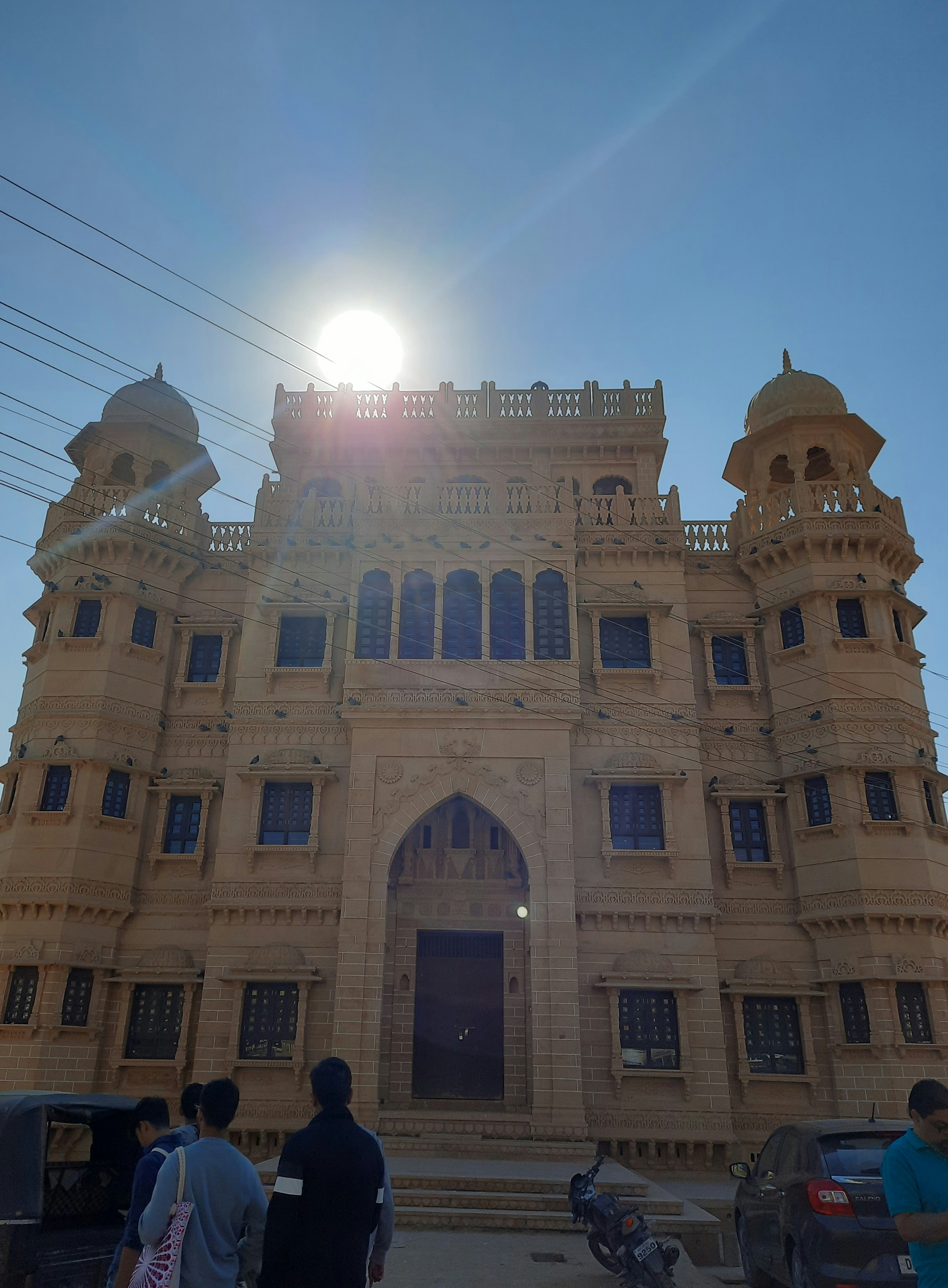Sunlit Fortified Entrance: A Jaipur-style Facade Under a Bright Noon