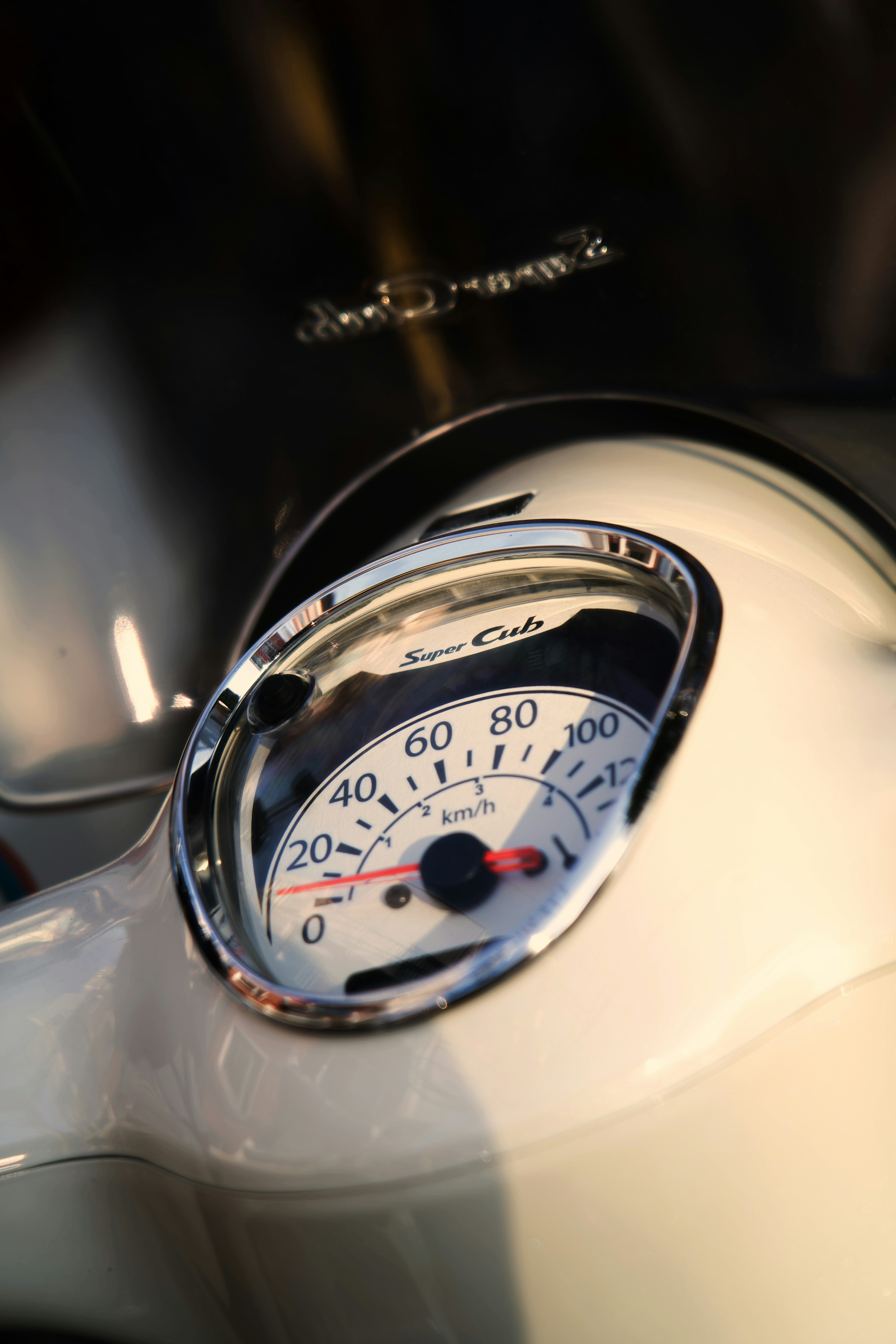 A close up of a speedometer on a motorcycle photo – Free Machine Image ...