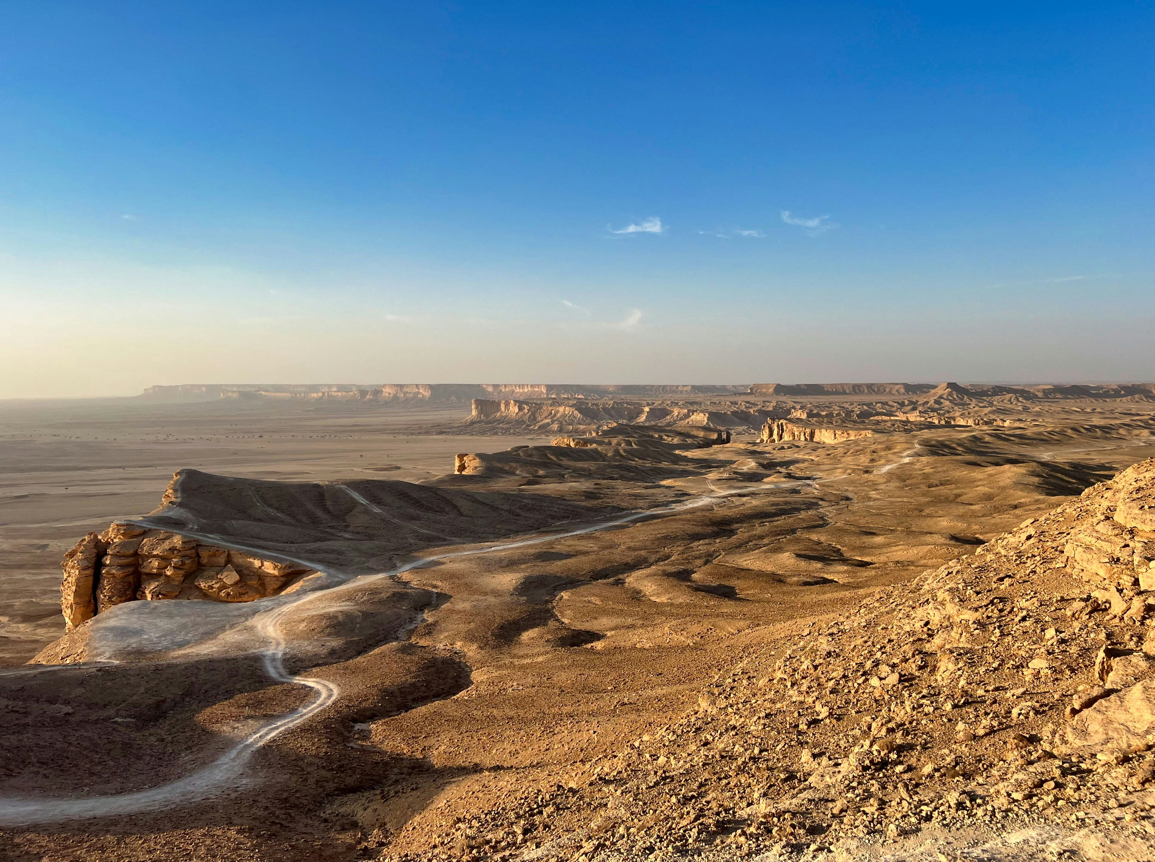A view of the desert from a high point of view photo – Free Huraymila ...