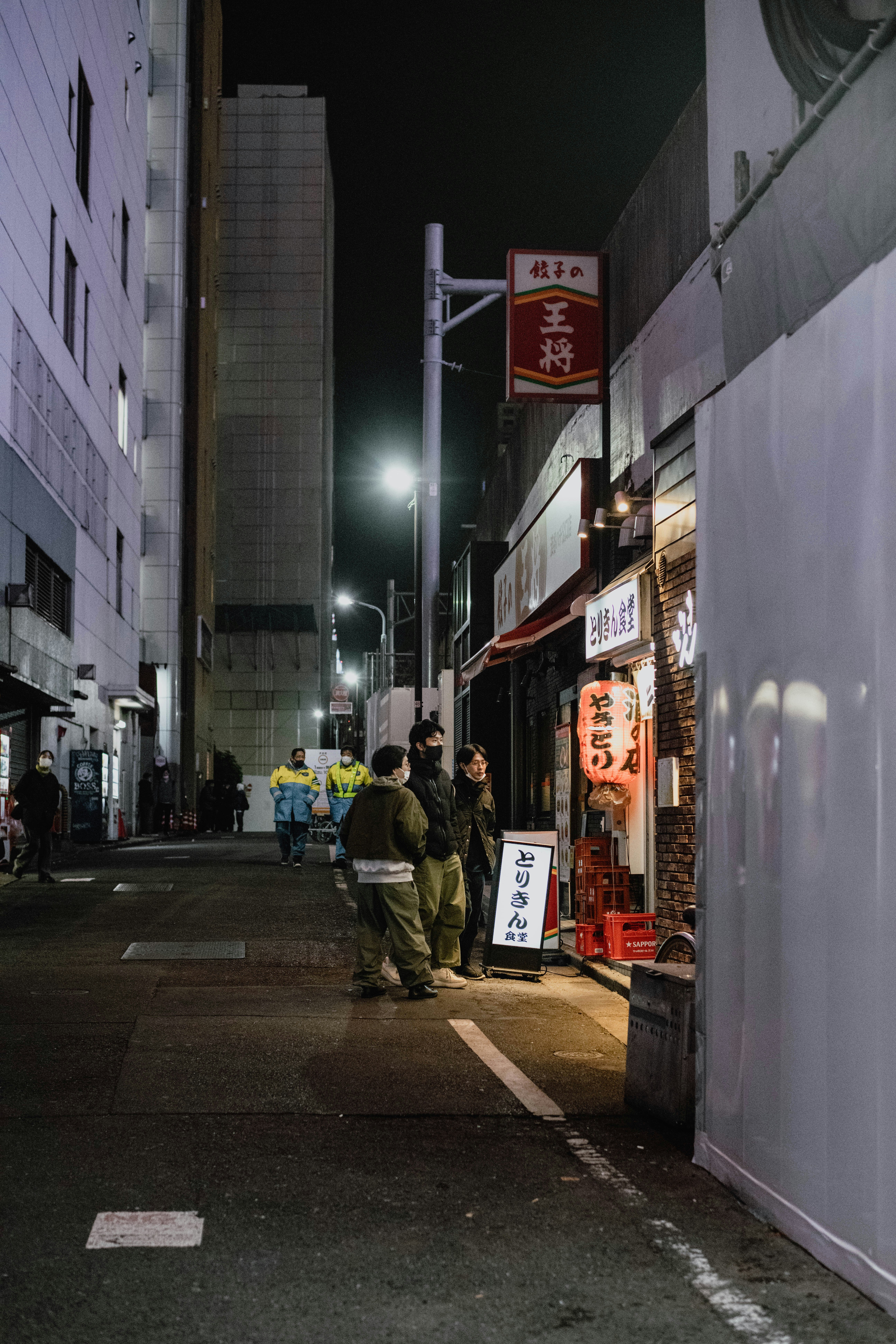 Night Alley in Neon Light: Steam, Lanterns, and Quiet Comrades
