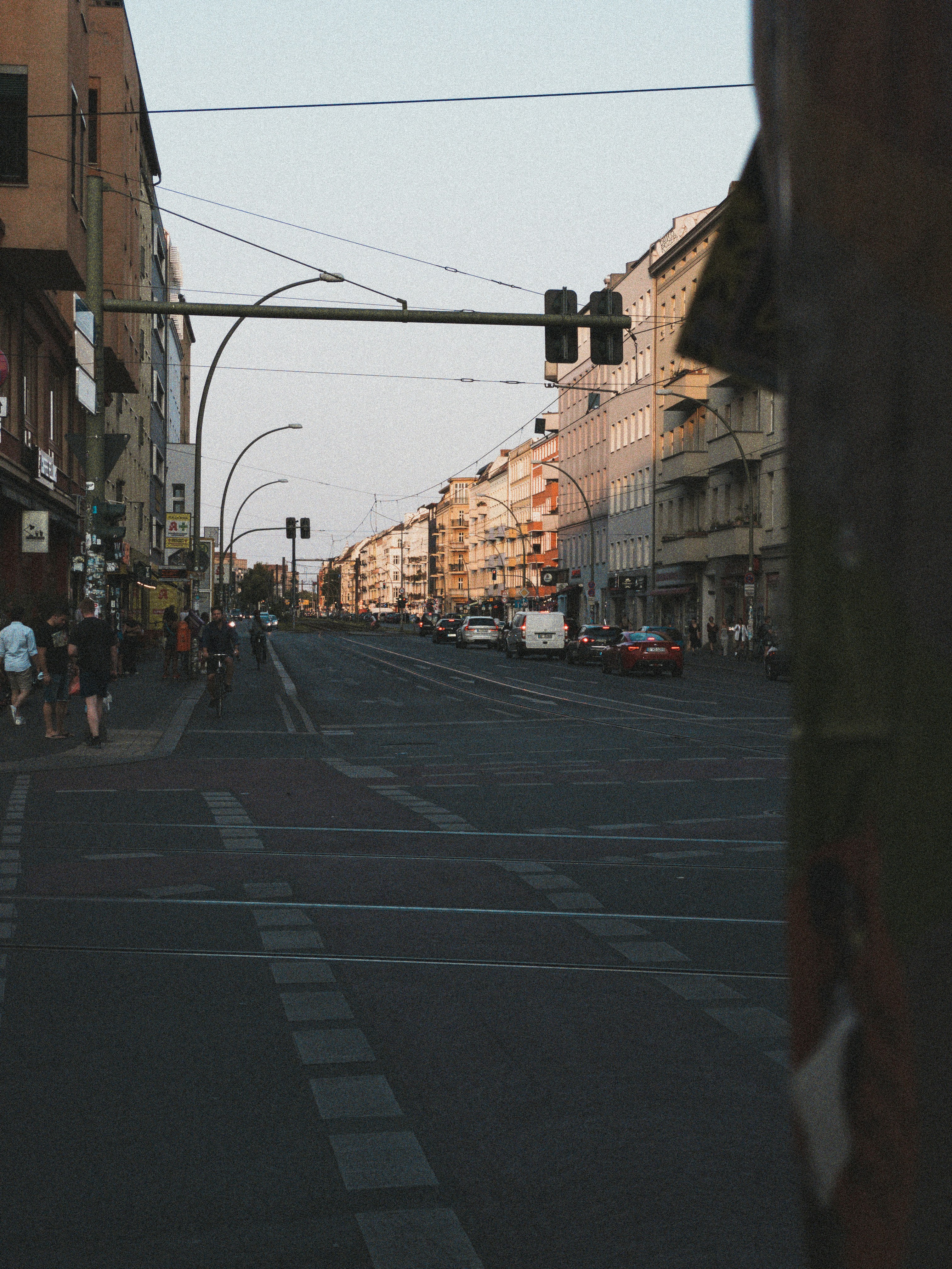 a city street filled with lots of traffic next to tall buildingsDominik Hofer