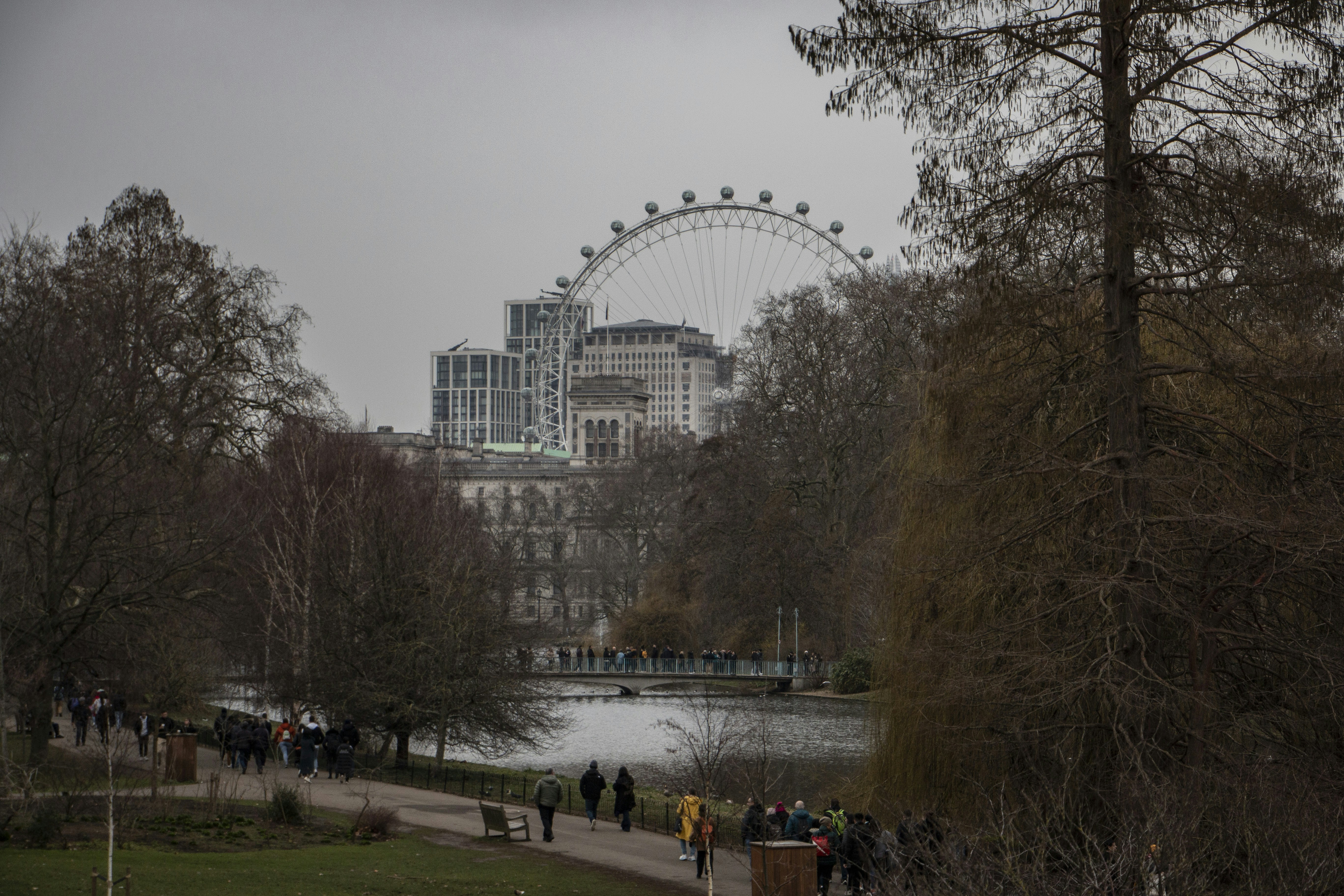 Misty Thames Silhouette: London Eye Amid Winter Quiet
