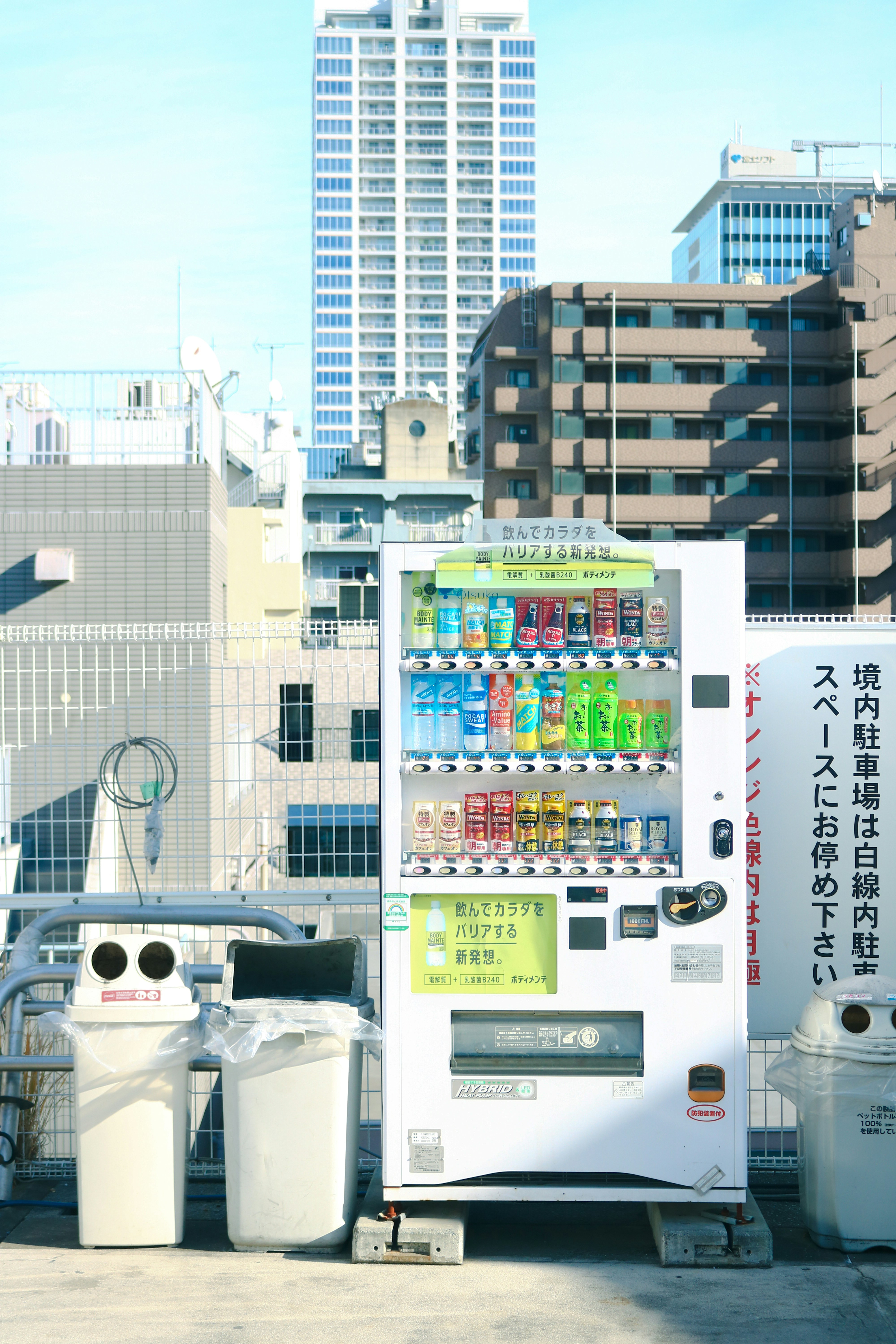 Rooftop Vending Oasis: Colorful Drinks Between Concrete and Sky
