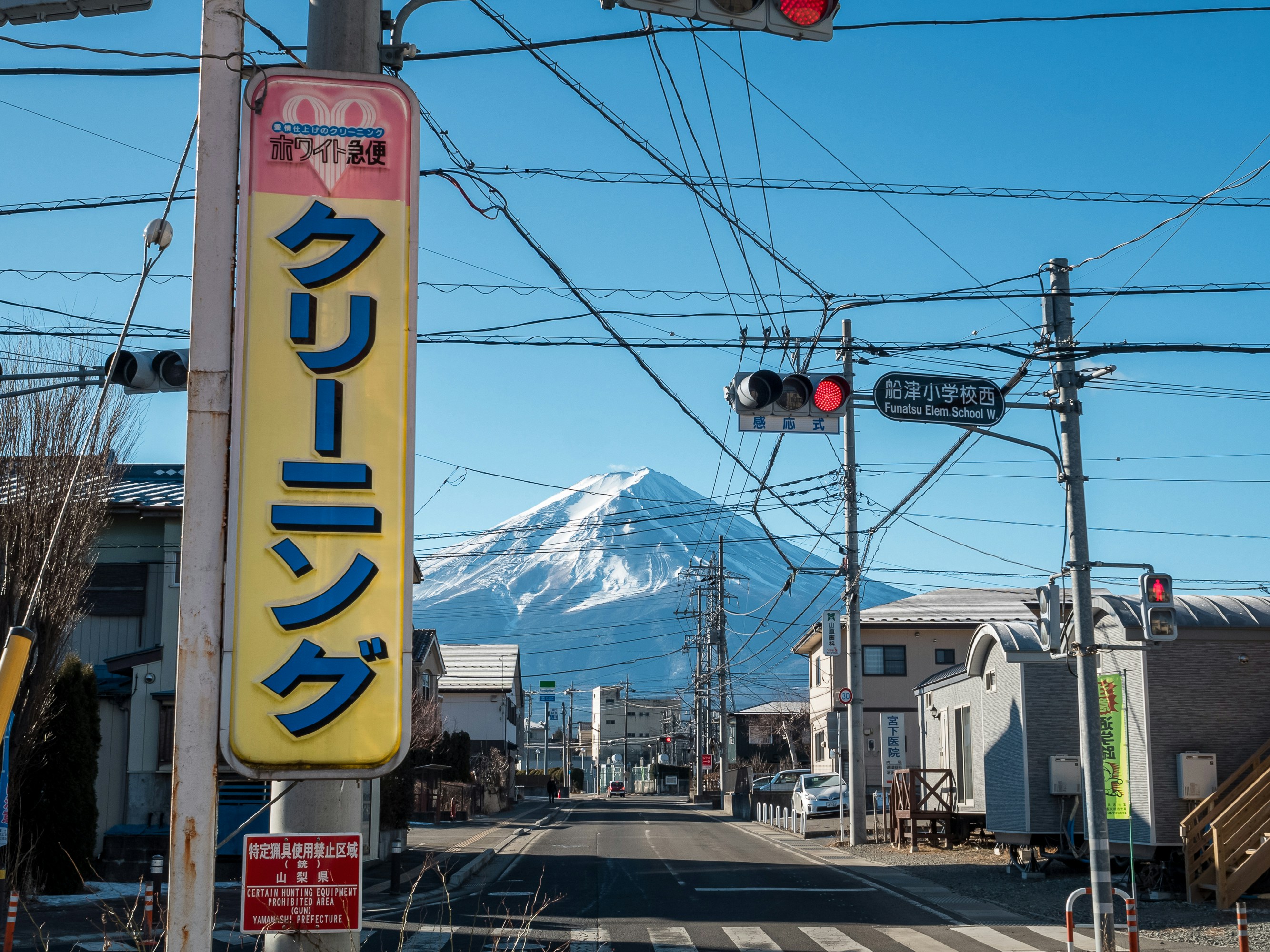 a street sign with a mountain in the background