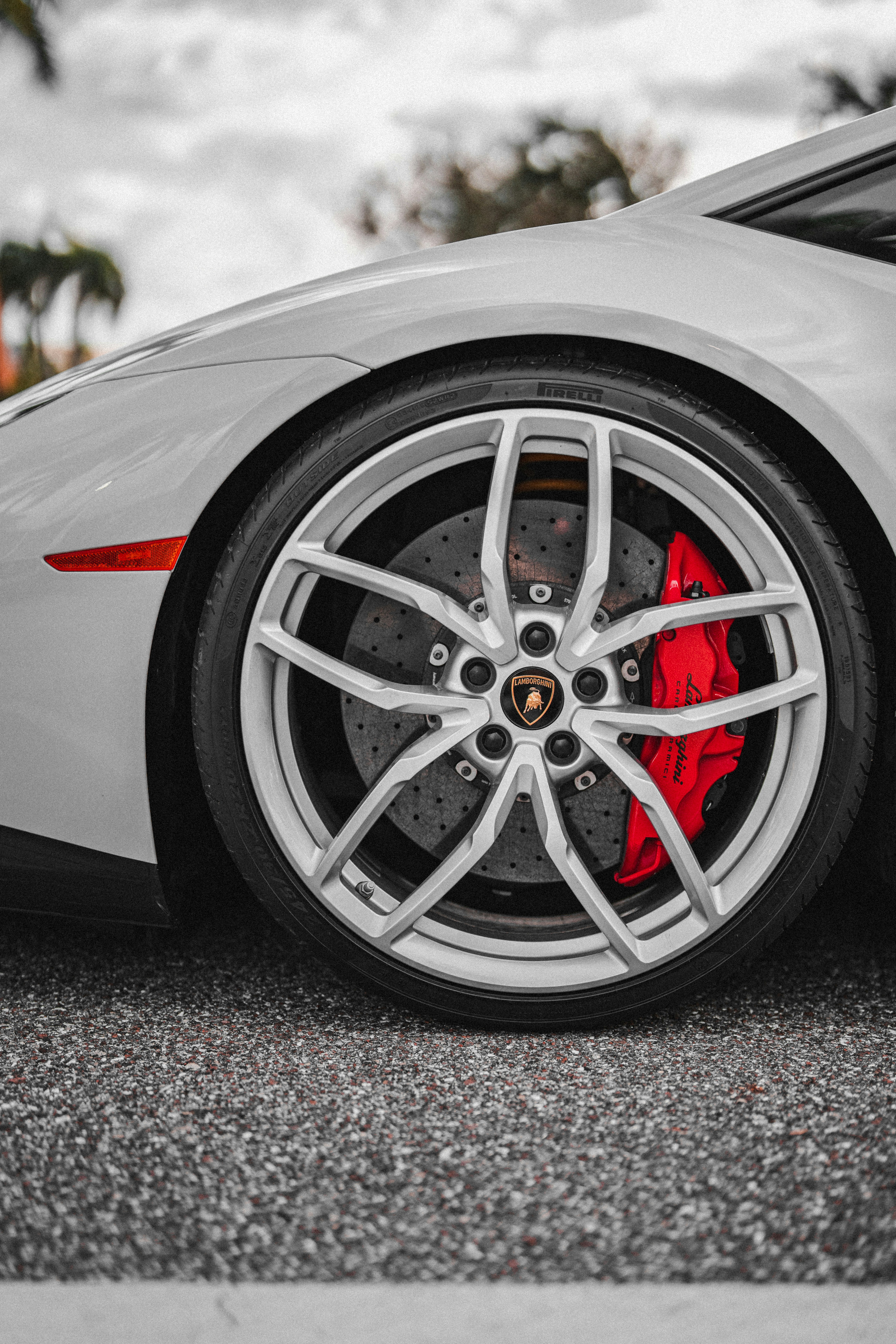 A close up of a sports car tire photo – Free Lamborghini Image on Unsplash