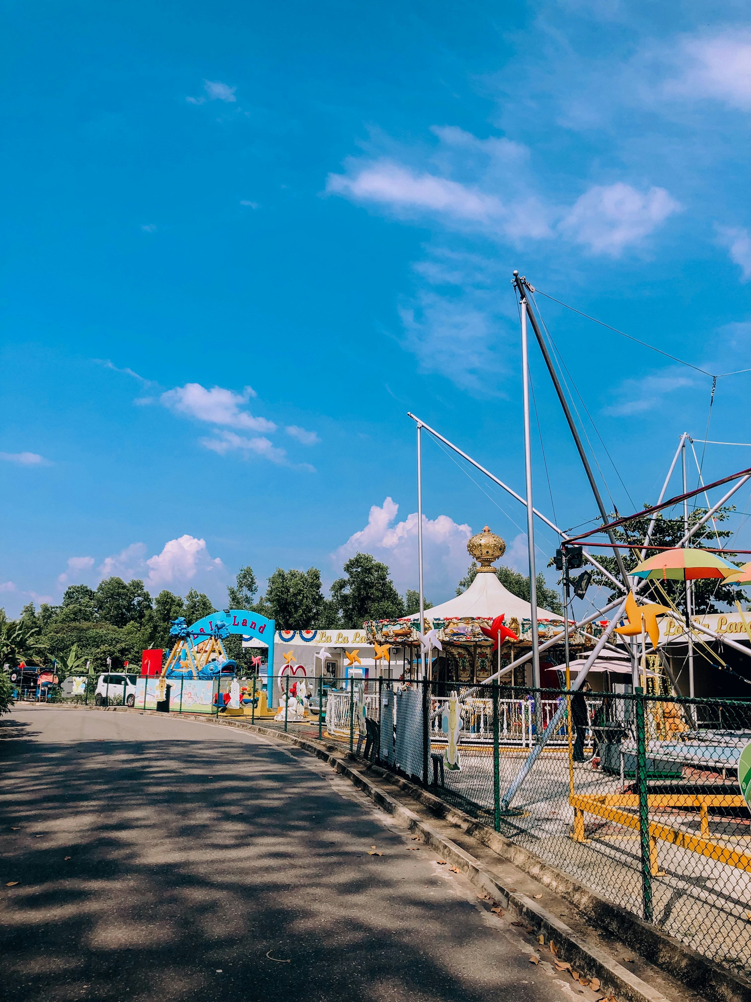 A row of carnival rides sitting next to each other photo – Free ...