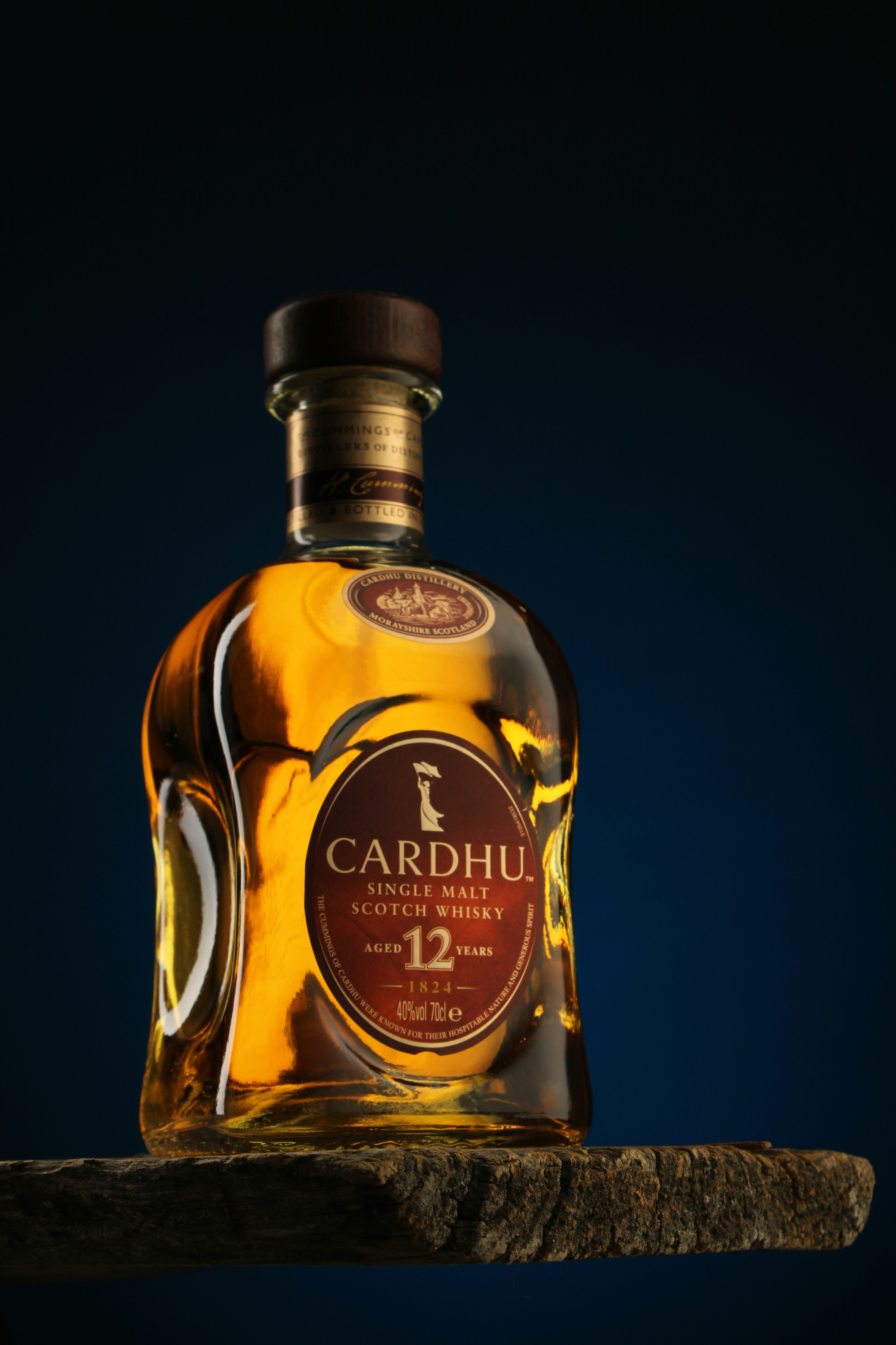 A bottle of cardhu 12 year old photo – Free Liquor Image on Unsplash