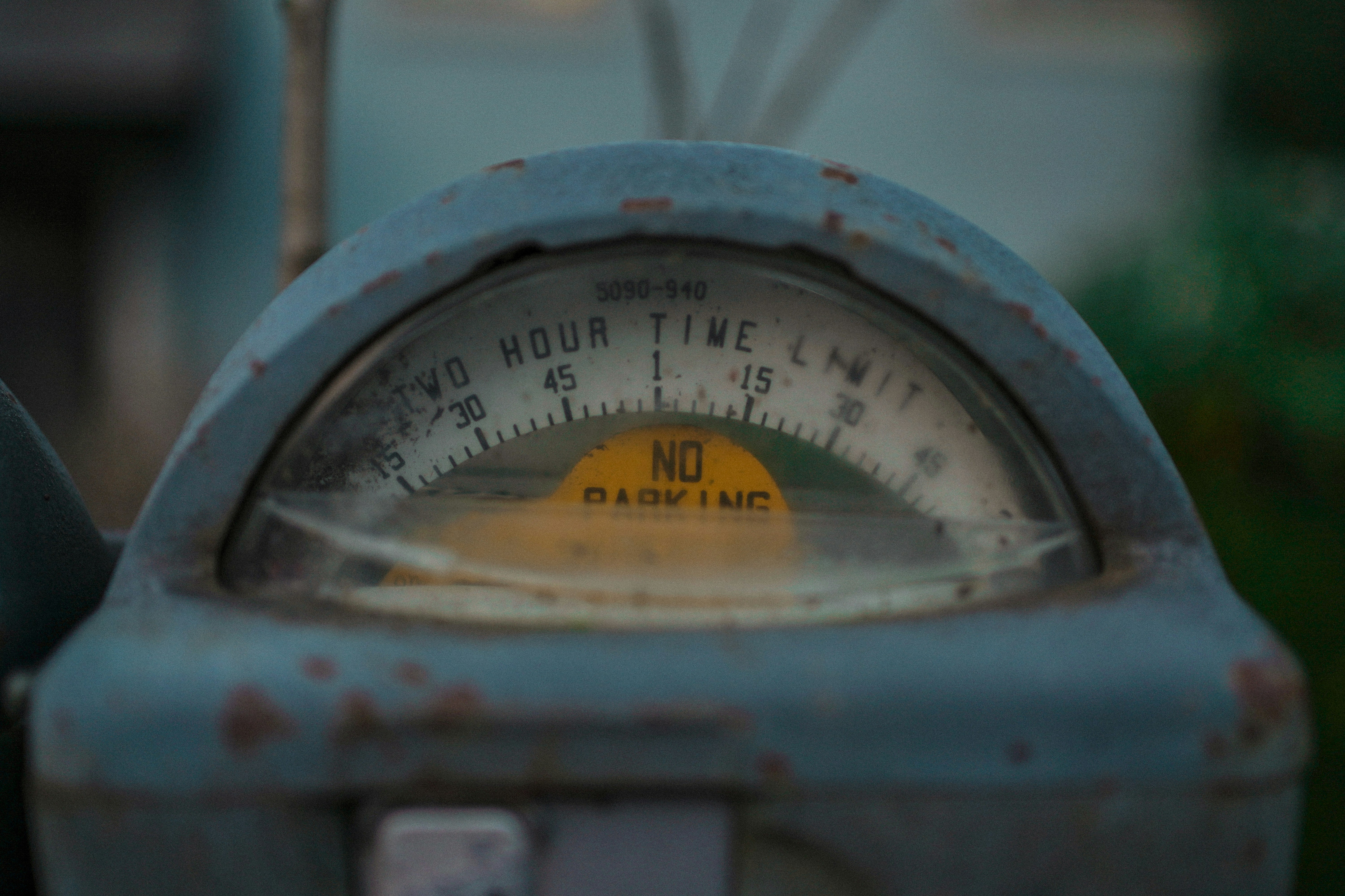 A close up of a parking meter with a blurry background photo – Free ...