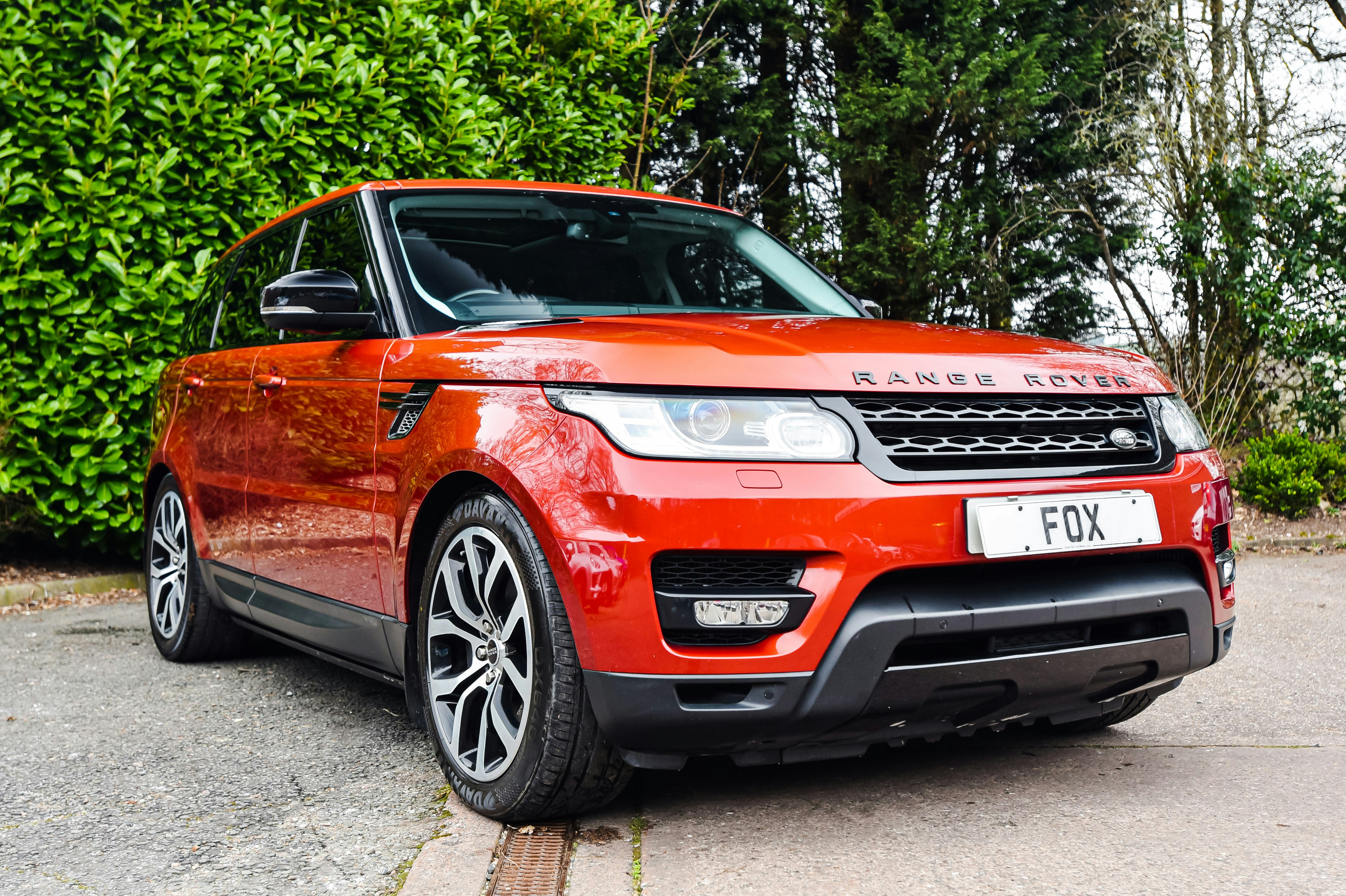 A red range rover parked in front of a bush photo – Free Dave fox cars ...