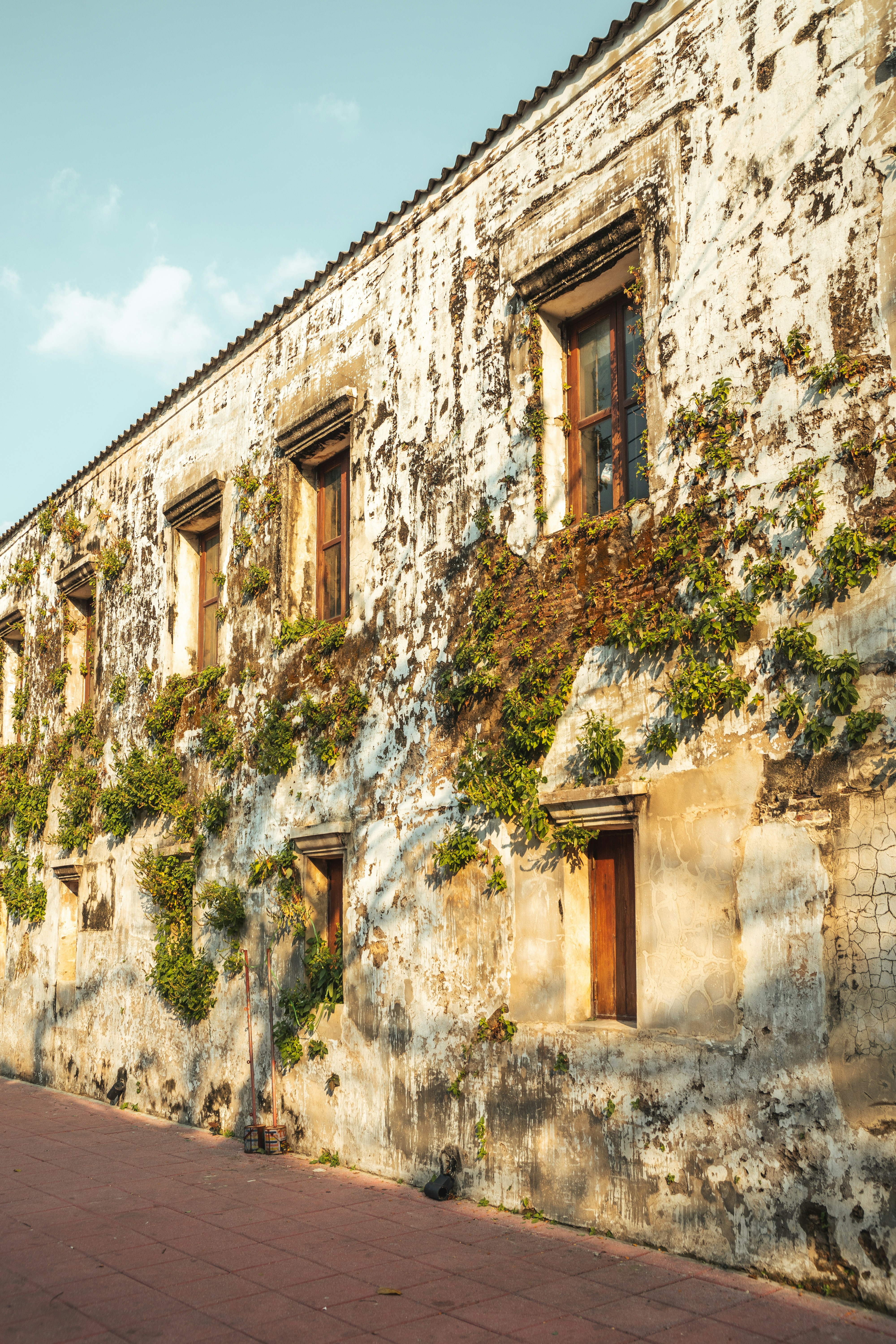 an old building with ivy growing on the side of it